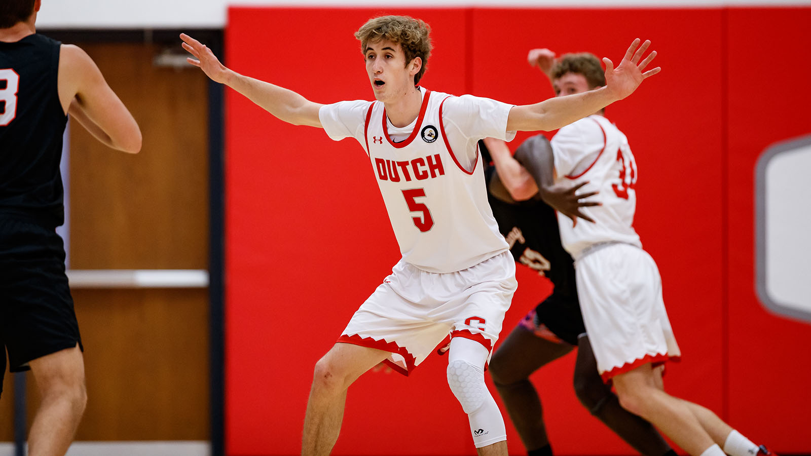 Wis.-Superior holds off Central men's basketball team in closing ...