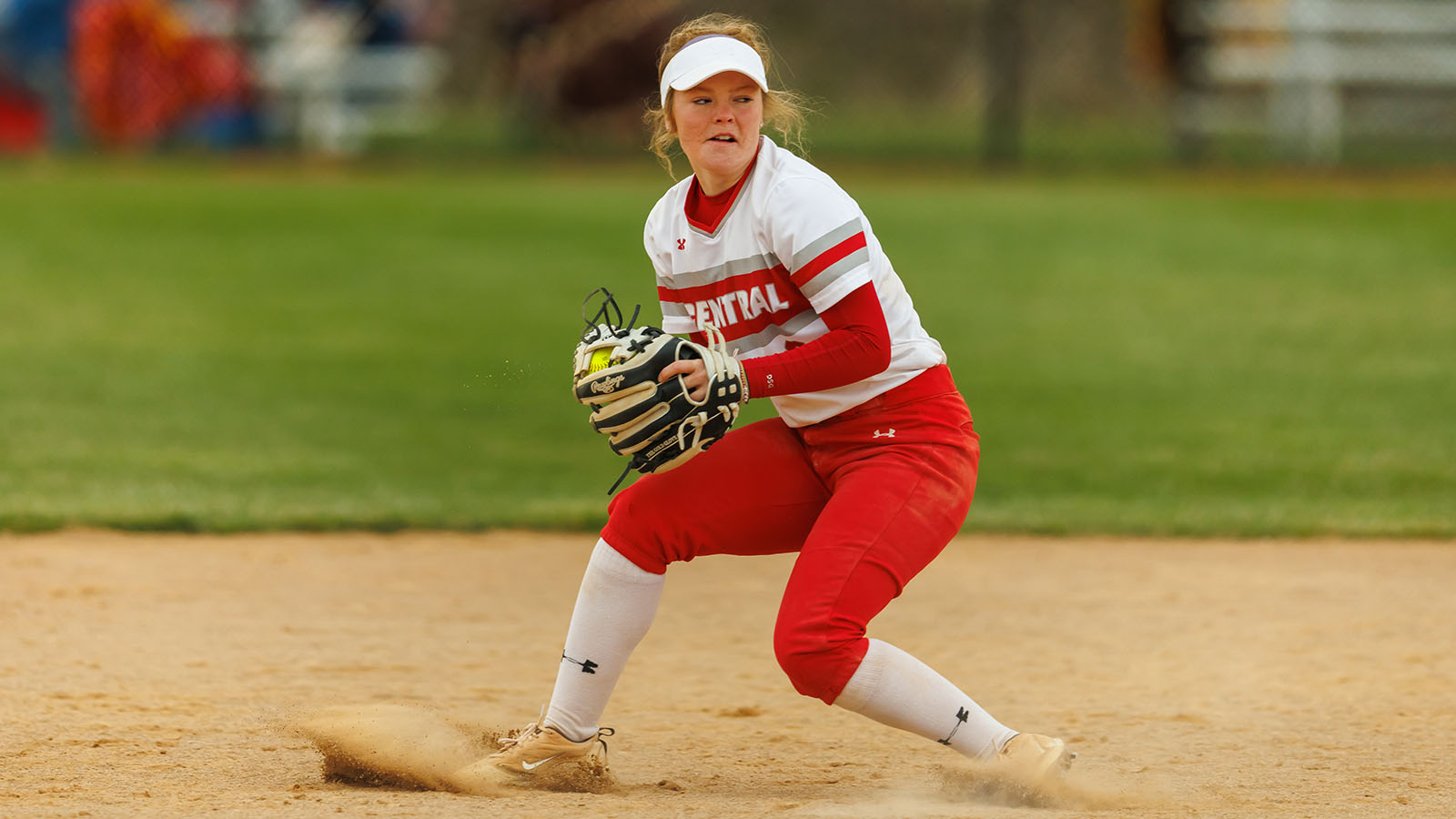 Central suffers softball sweep on late homers - Central College Athletics