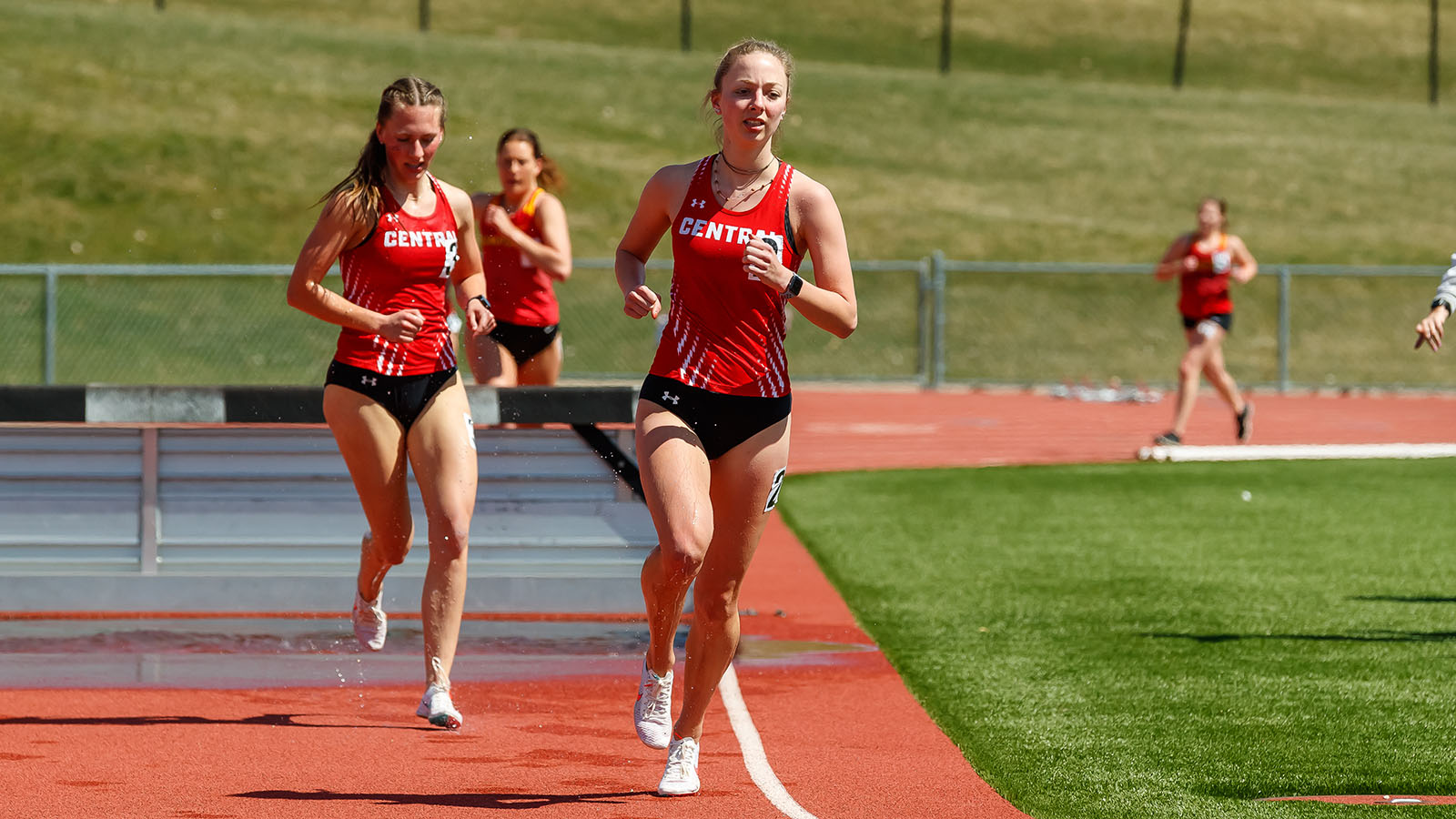 Alyssa Mayhew - Women's Track and Field - Central College Athletics