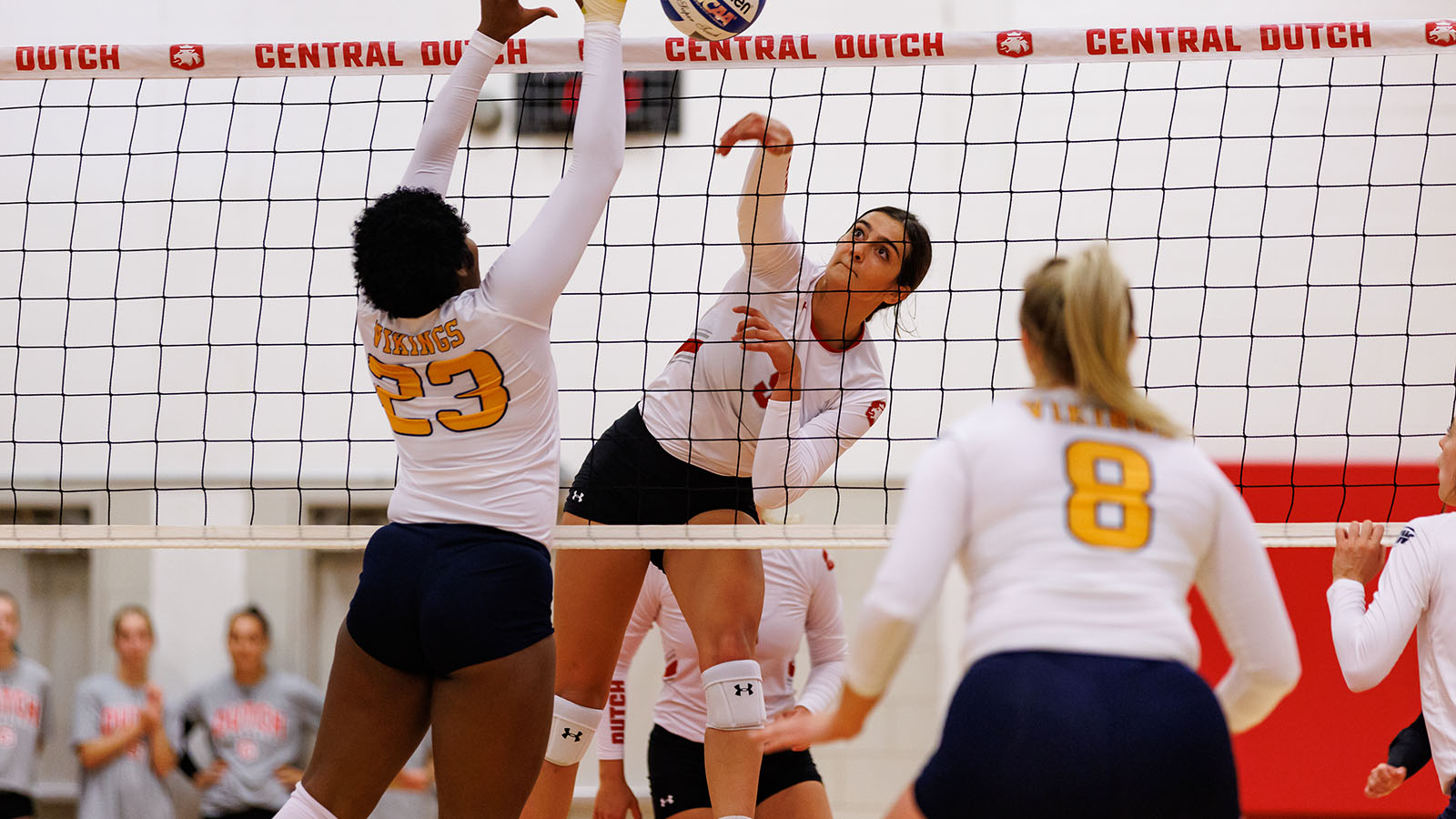 Dutch drop St. Catherine in five-set volleyball thriller - Central ...