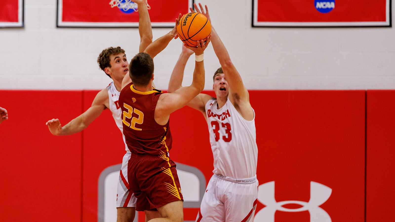 Kole Tupa - Men's Basketball - Central College Athletics