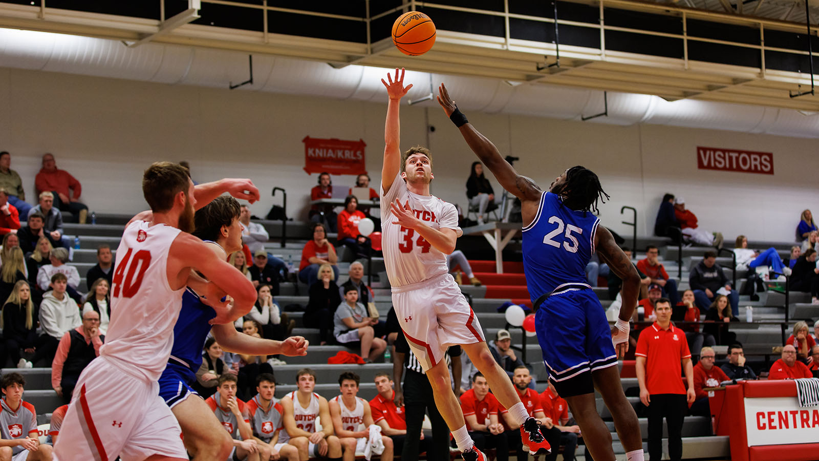 Dutch head to the Netherlands for men's basketball trip - Central ...