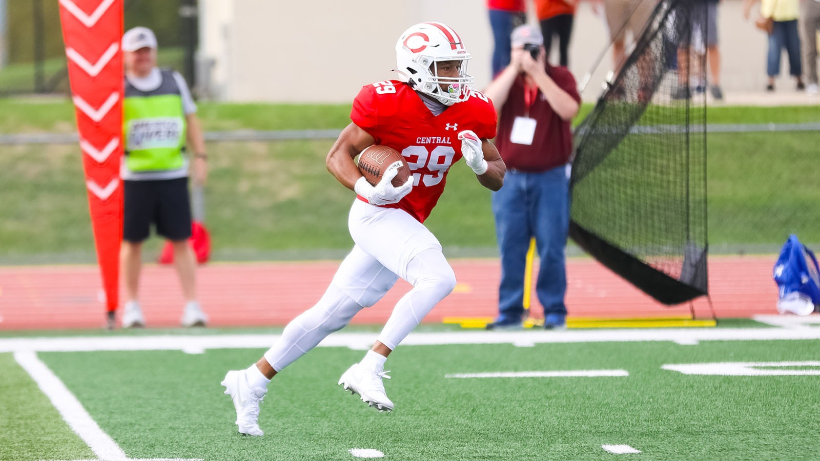 Dutch football team No. 23 in two rankings - Central College Athletics