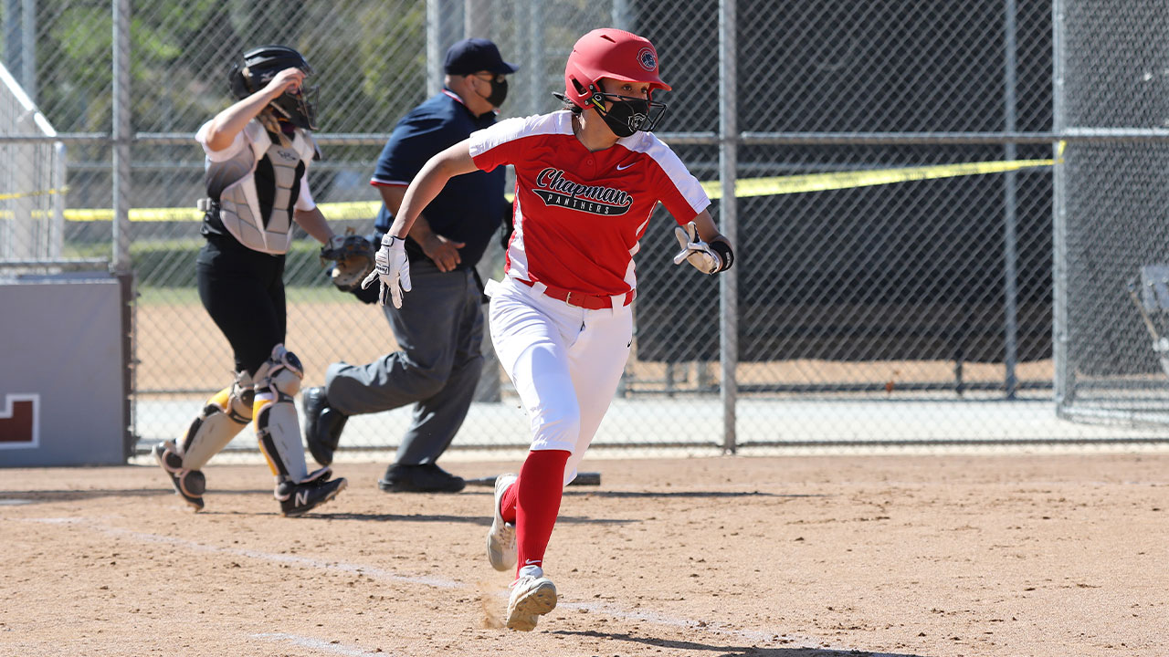 Bats stay hot, softball takes series over La Verne - Chapman University
