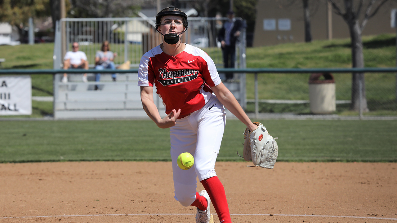 Softball takes two, captures sweep over Regals - Chapman University