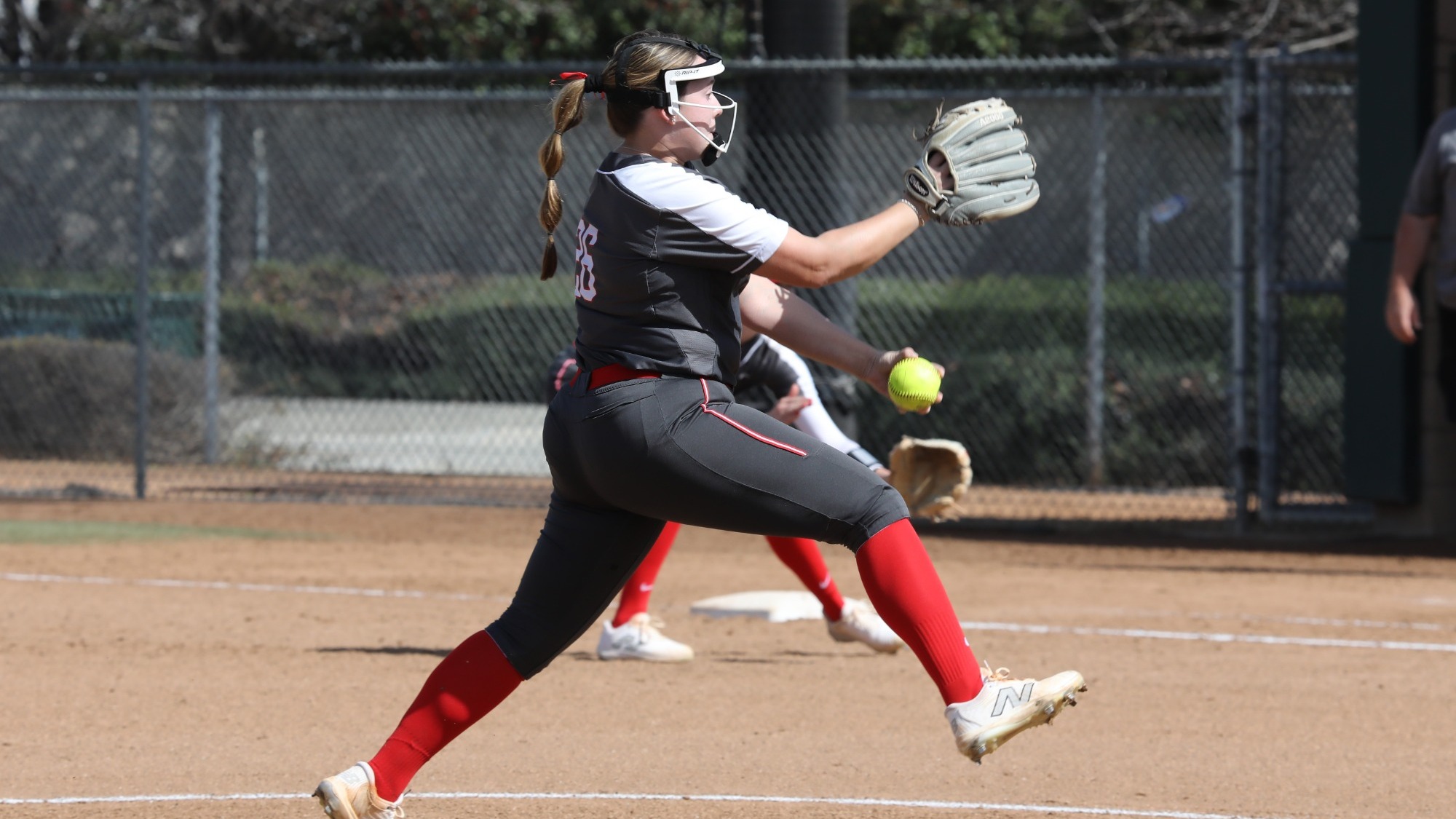 Softball keeps it rolling as Kelly spins second-straight shutout ...
