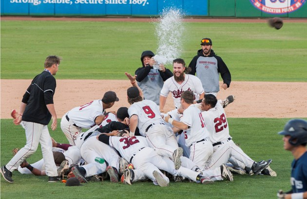 Back to back banners! - Chico State Athletics
