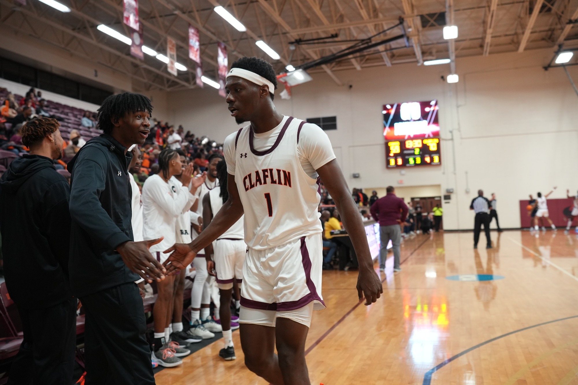 Obanla Beats Buzzer to Lead Panthers to a 74-72 Win Over Johnson C ...