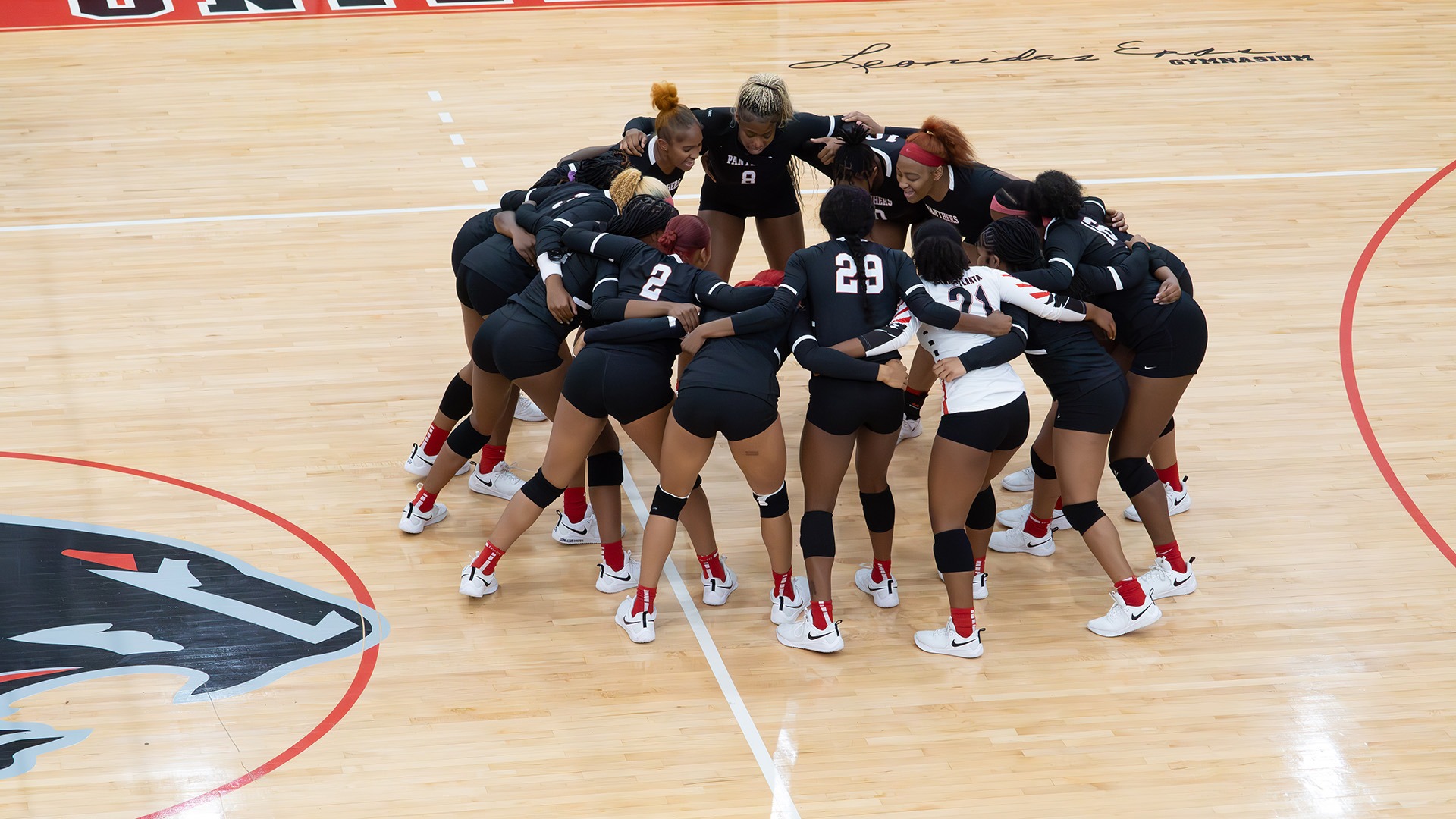 Volleyball Splits a Pair Of Non-Conference Matches in Tuesday ...