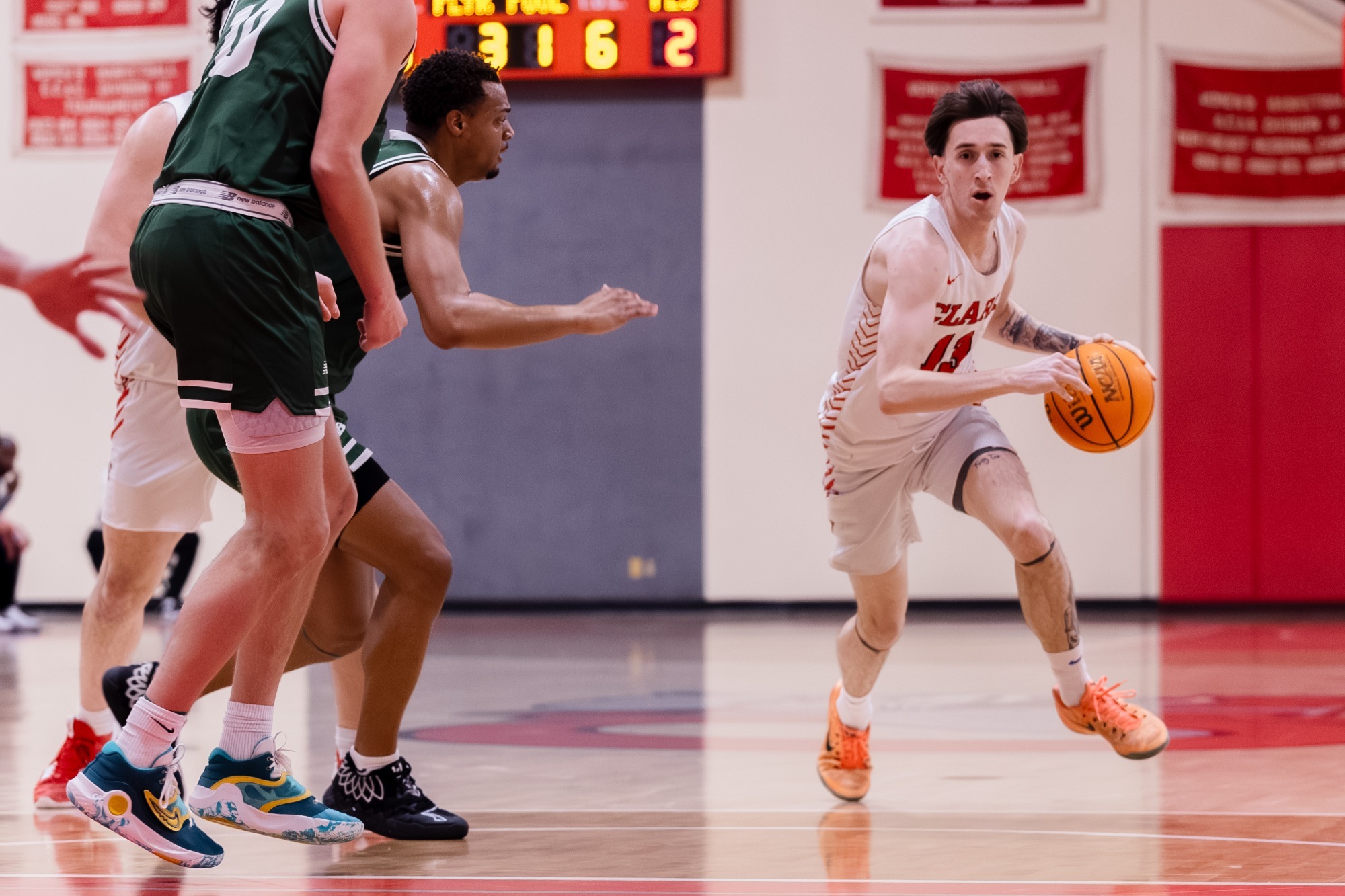 Men's Basketball Completes Series Sweep Against WPI - Clark University