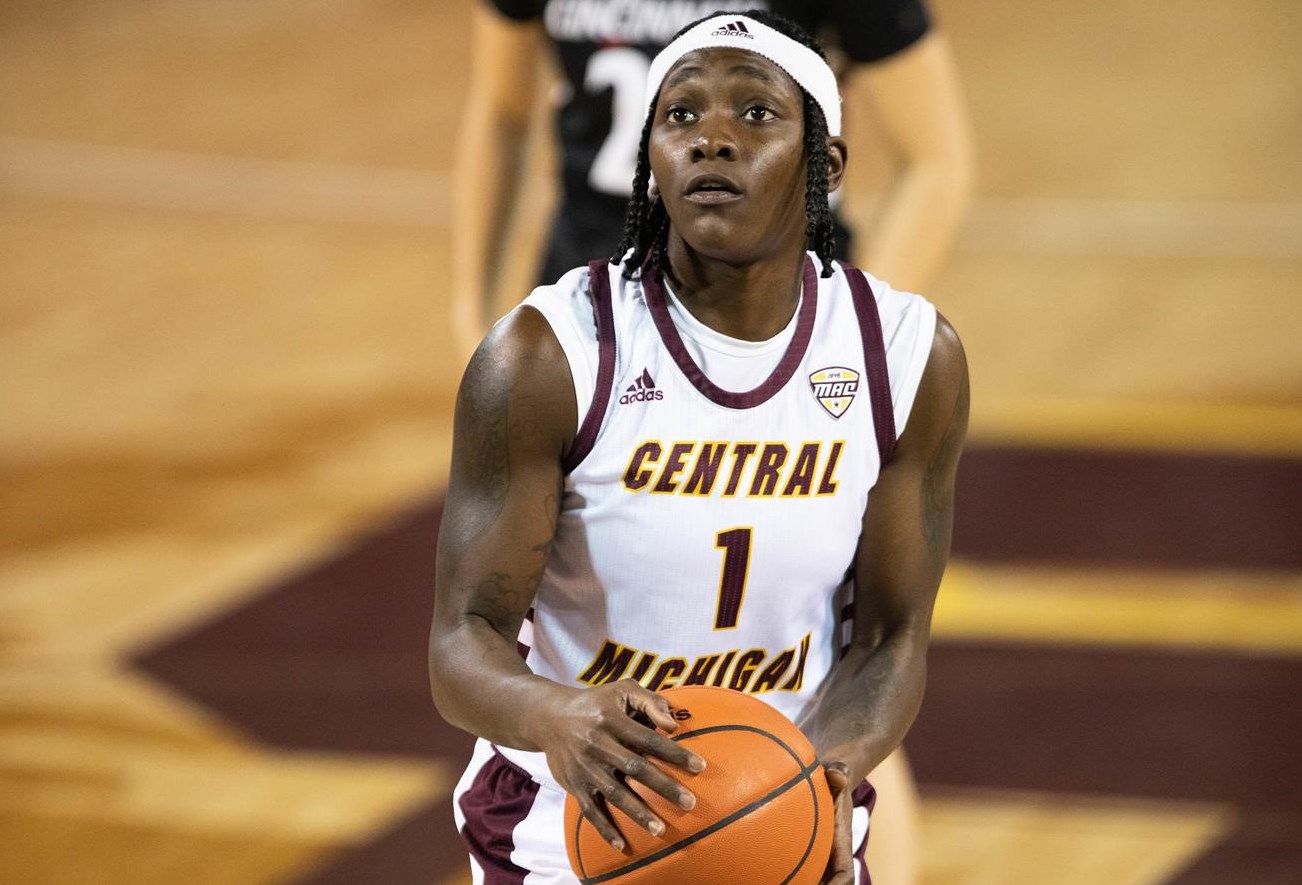 Kelly Earns Spot On Midseason Watch List - Central Michigan University ...