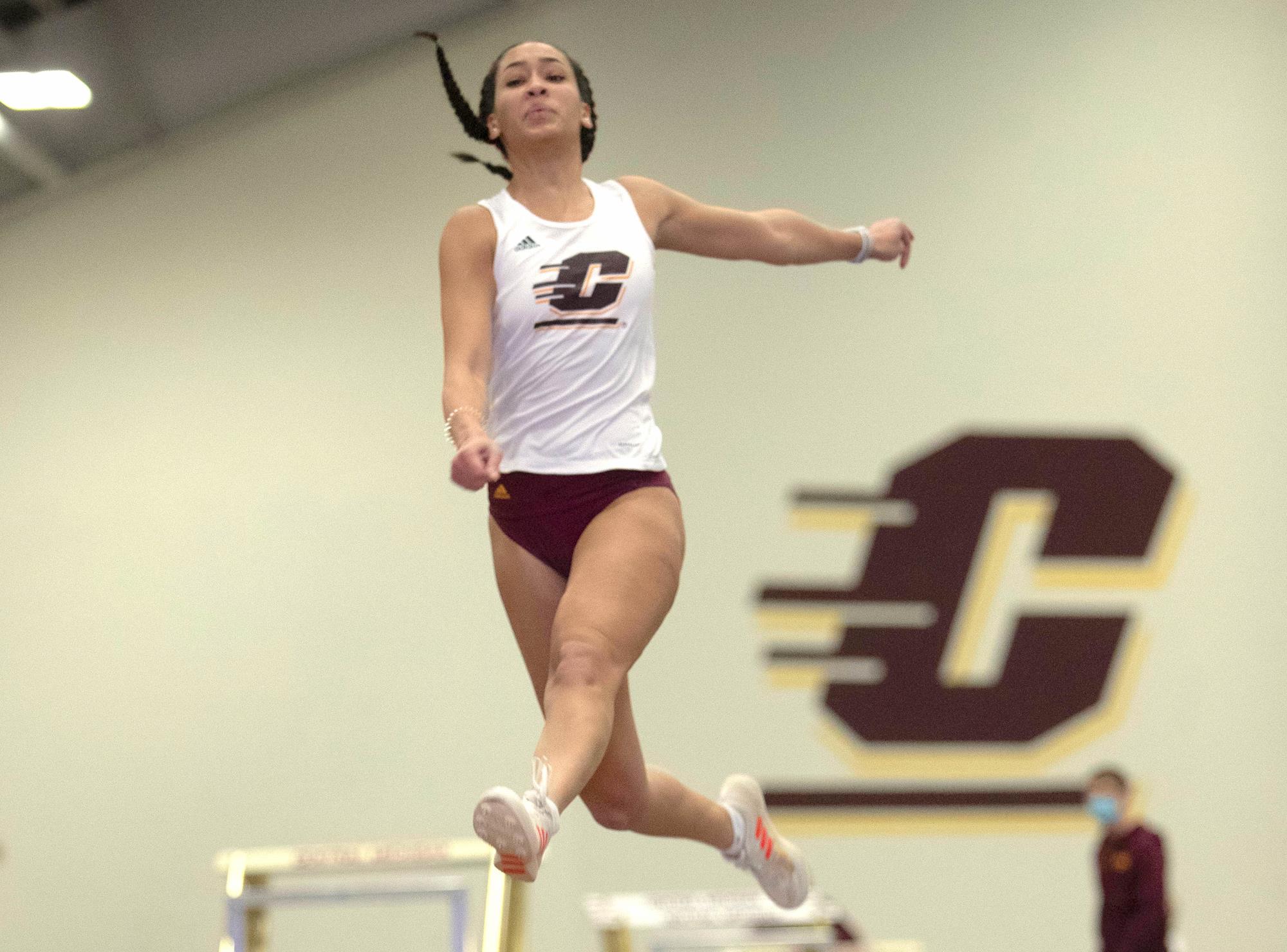 Track & Field Claims 5 Top-10 Finishes At Louisville - Central Michigan ...
