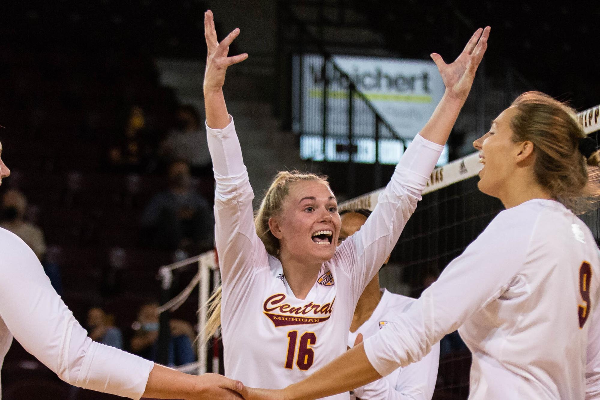 Savannah Thompson - Volleyball - Central Michigan University Athletics