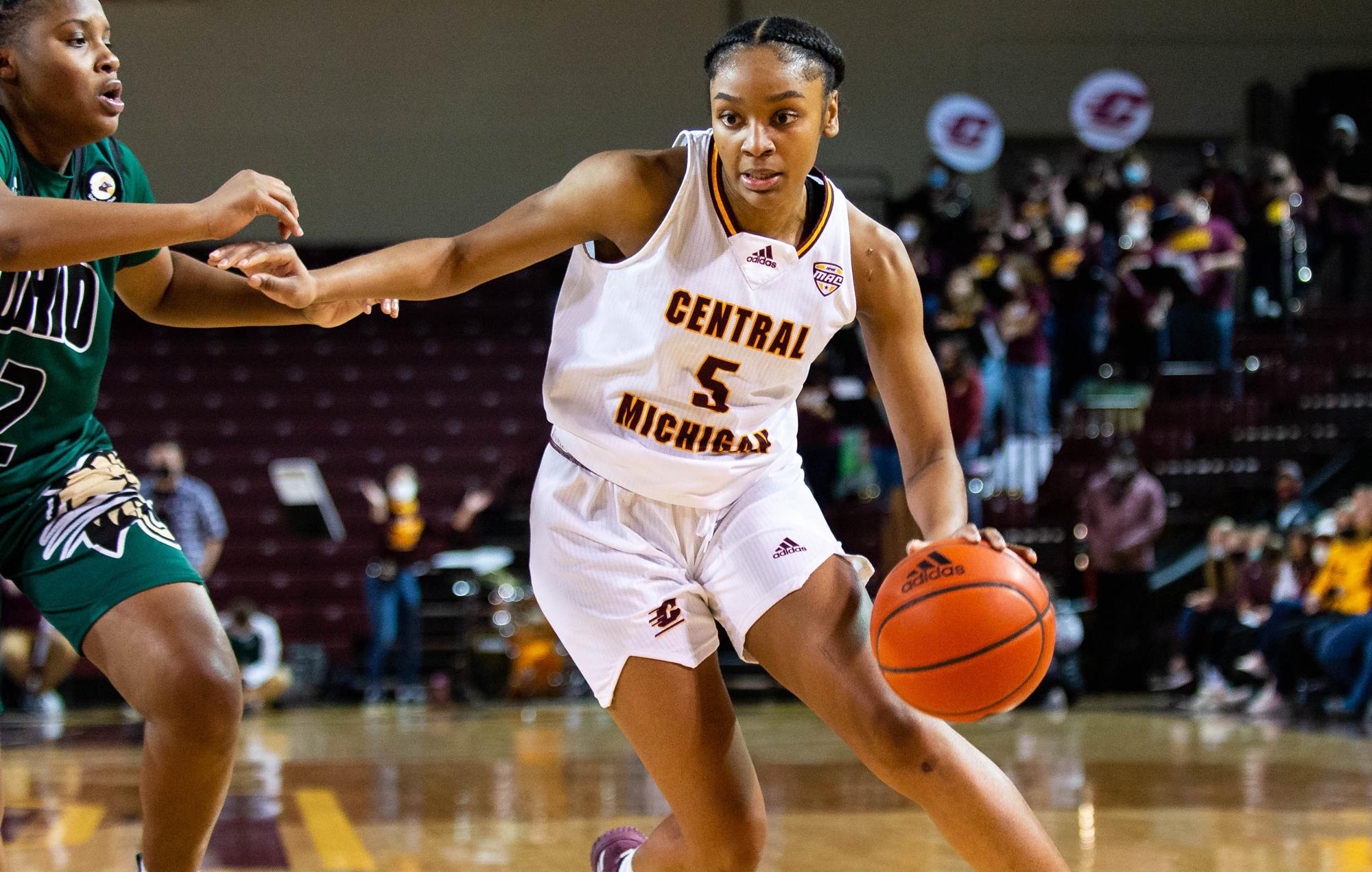 Anika Weekes - Women's Basketball - Central Michigan University Athletics