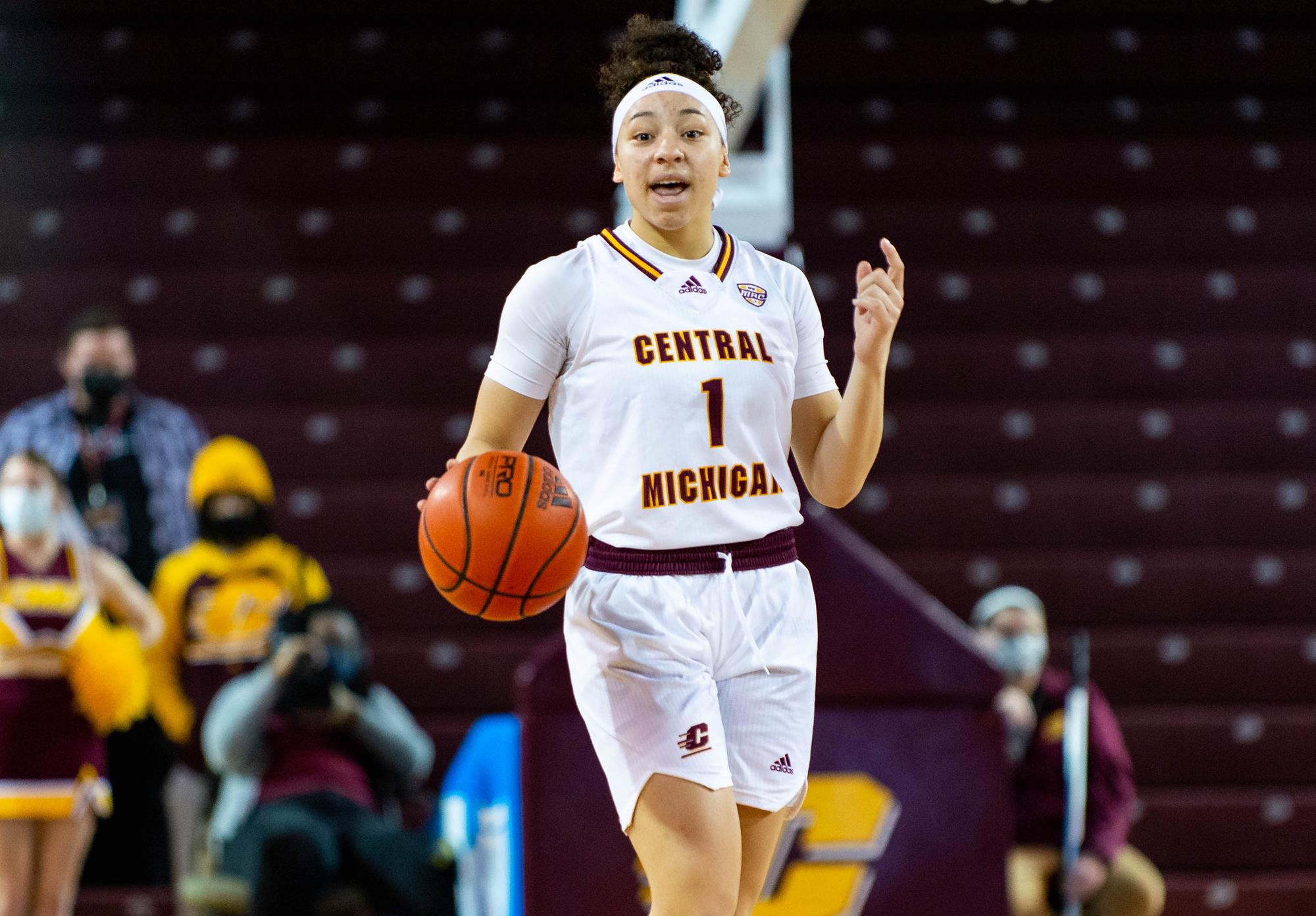 Lisa Tesson - Women's Basketball - Central Michigan University Athletics