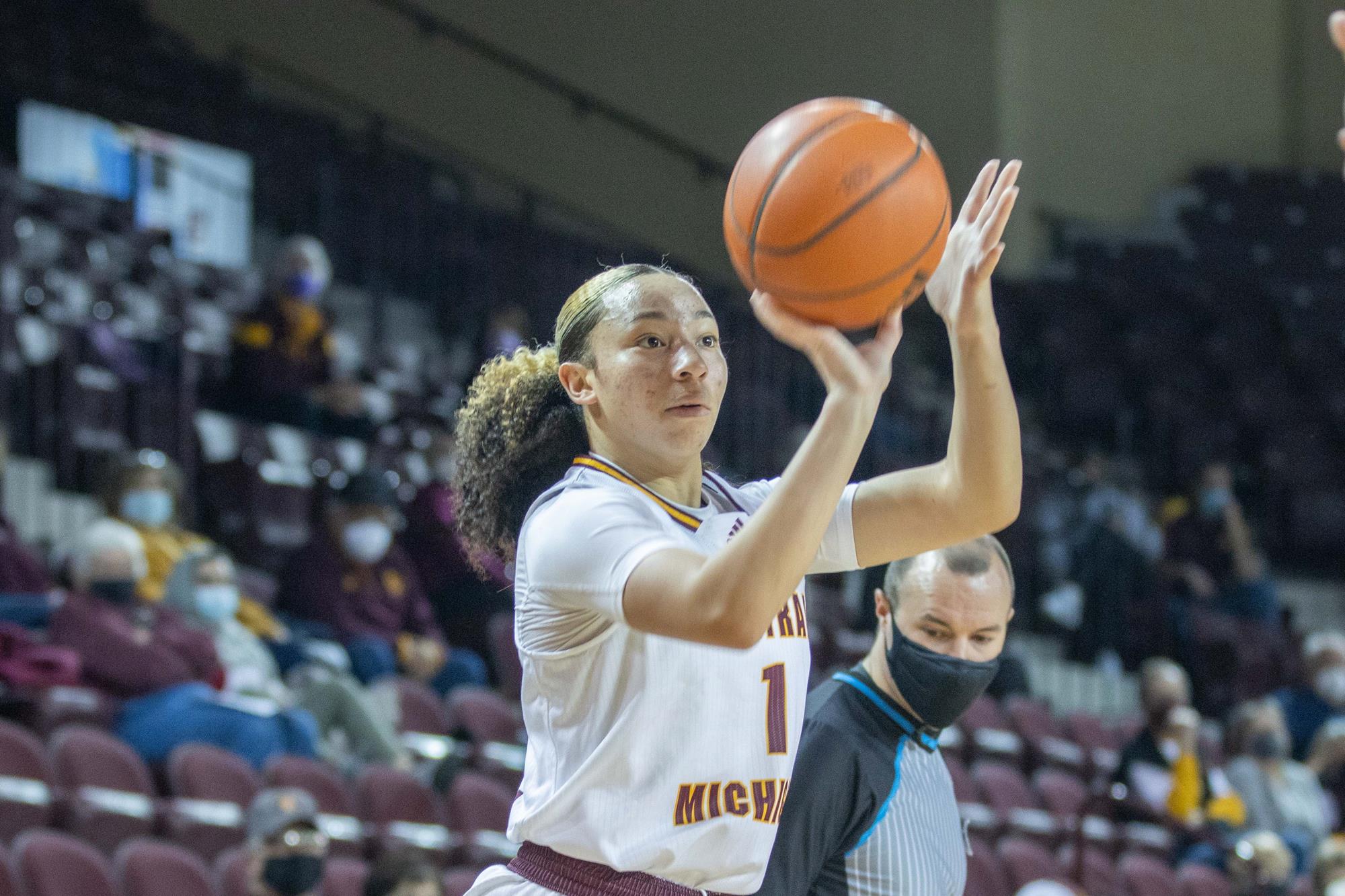 Lisa Tesson - Women's Basketball - Central Michigan University Athletics