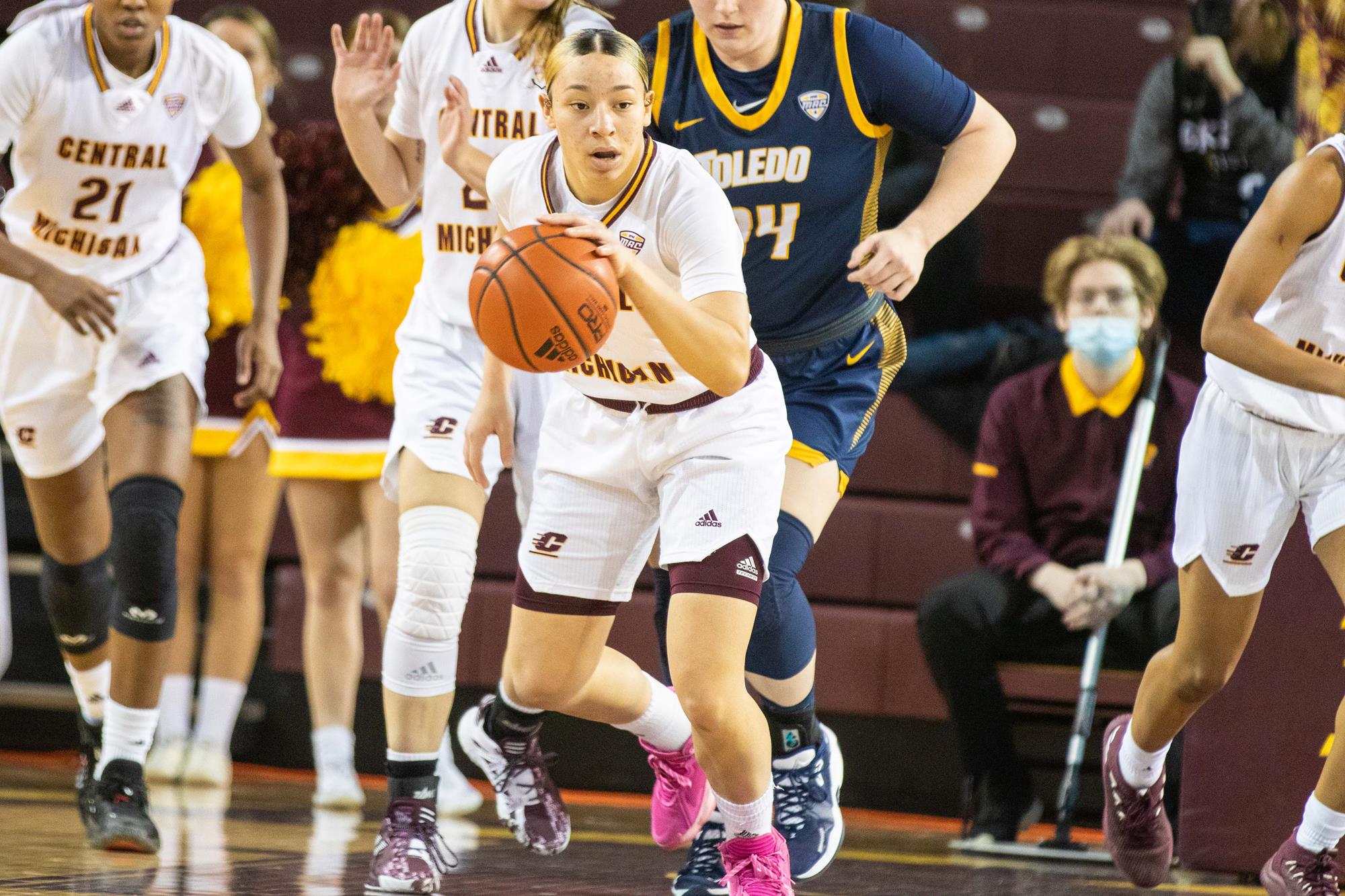 Lisa Tesson - Women's Basketball - Central Michigan University Athletics