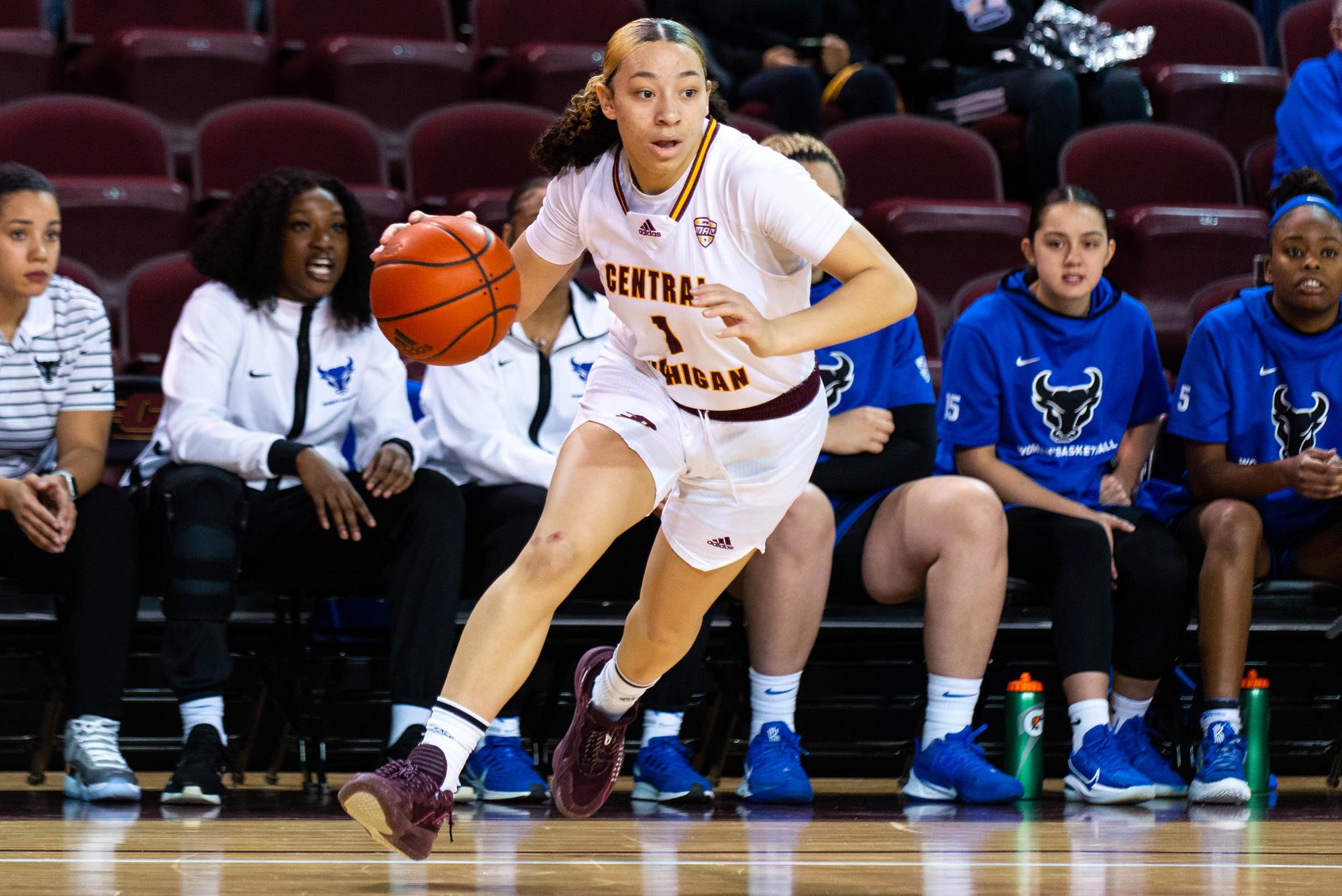Lisa Tesson - Women's Basketball - Central Michigan University Athletics