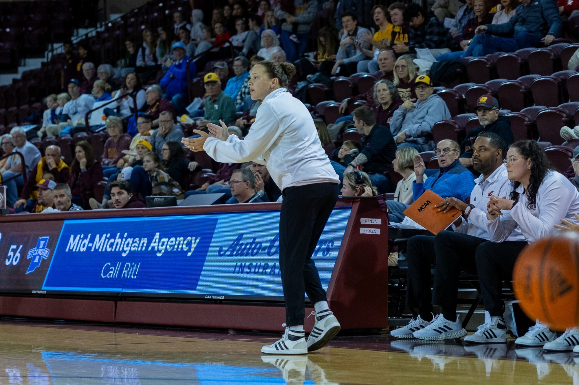 Women's Basketball Starts Strong, Falls Late to Oakland, 76-79 ...