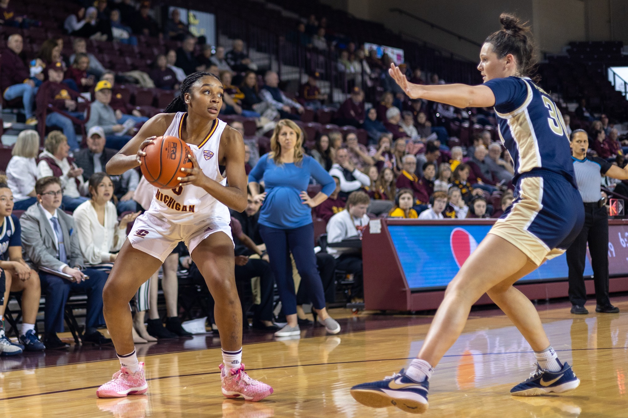 Anika Weekes - Women's Basketball - Central Michigan University Athletics