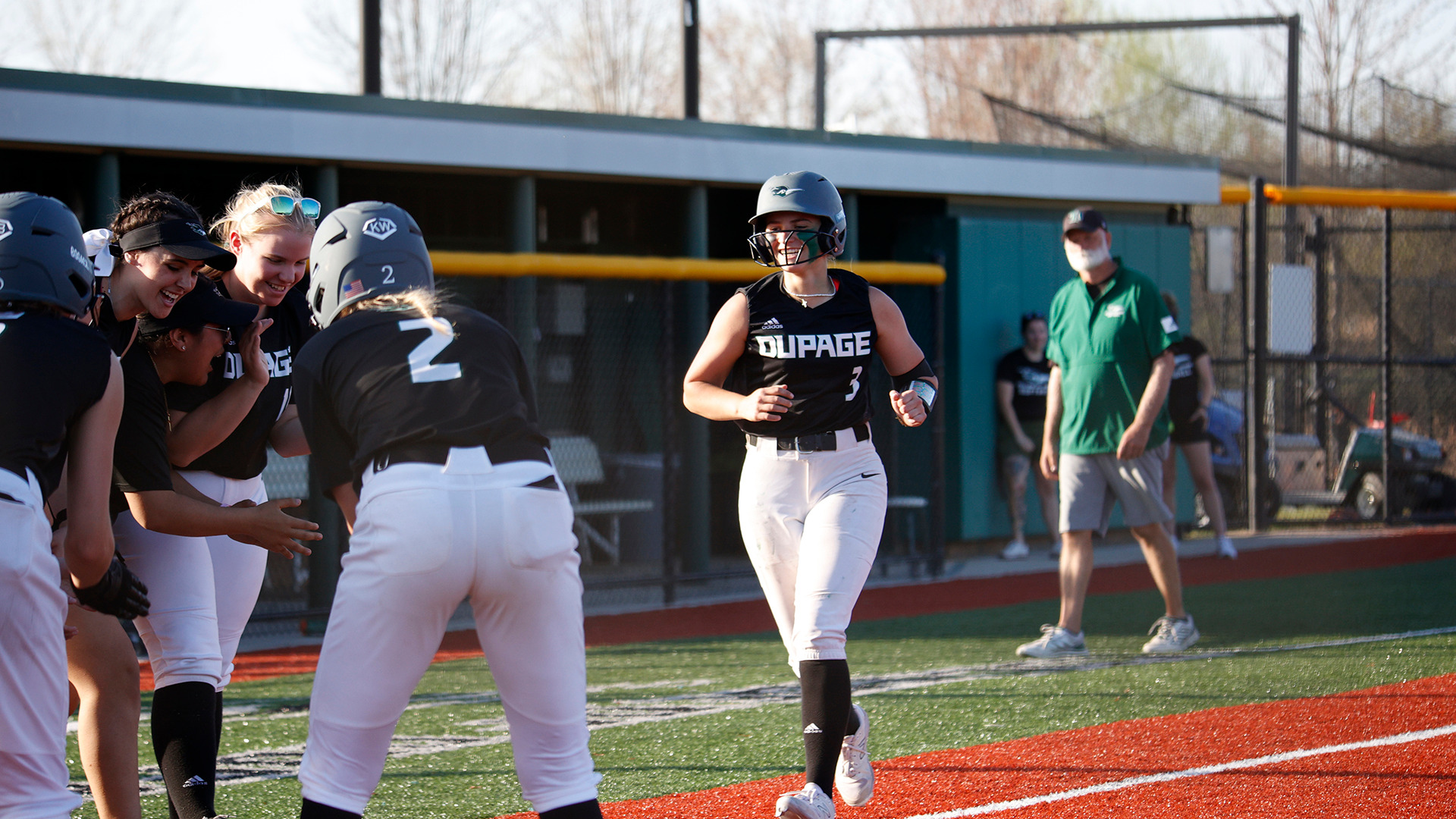 Onnezi slam keys No. 10 Chaps' split - College of DuPage