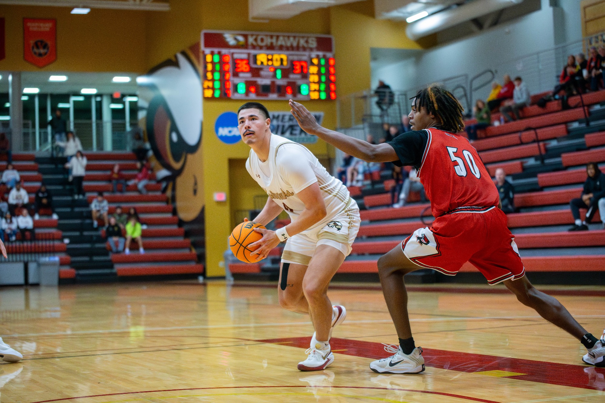 Men’s Basketball suffers first defeat despite late rally at Illinois ...