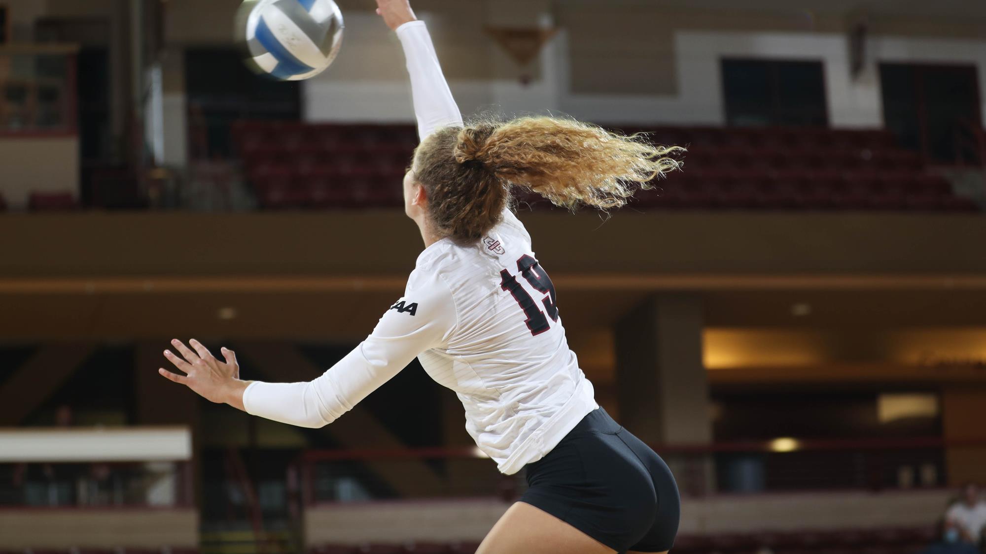 Kaylin Collins - Volleyball - College of Charleston Athletics