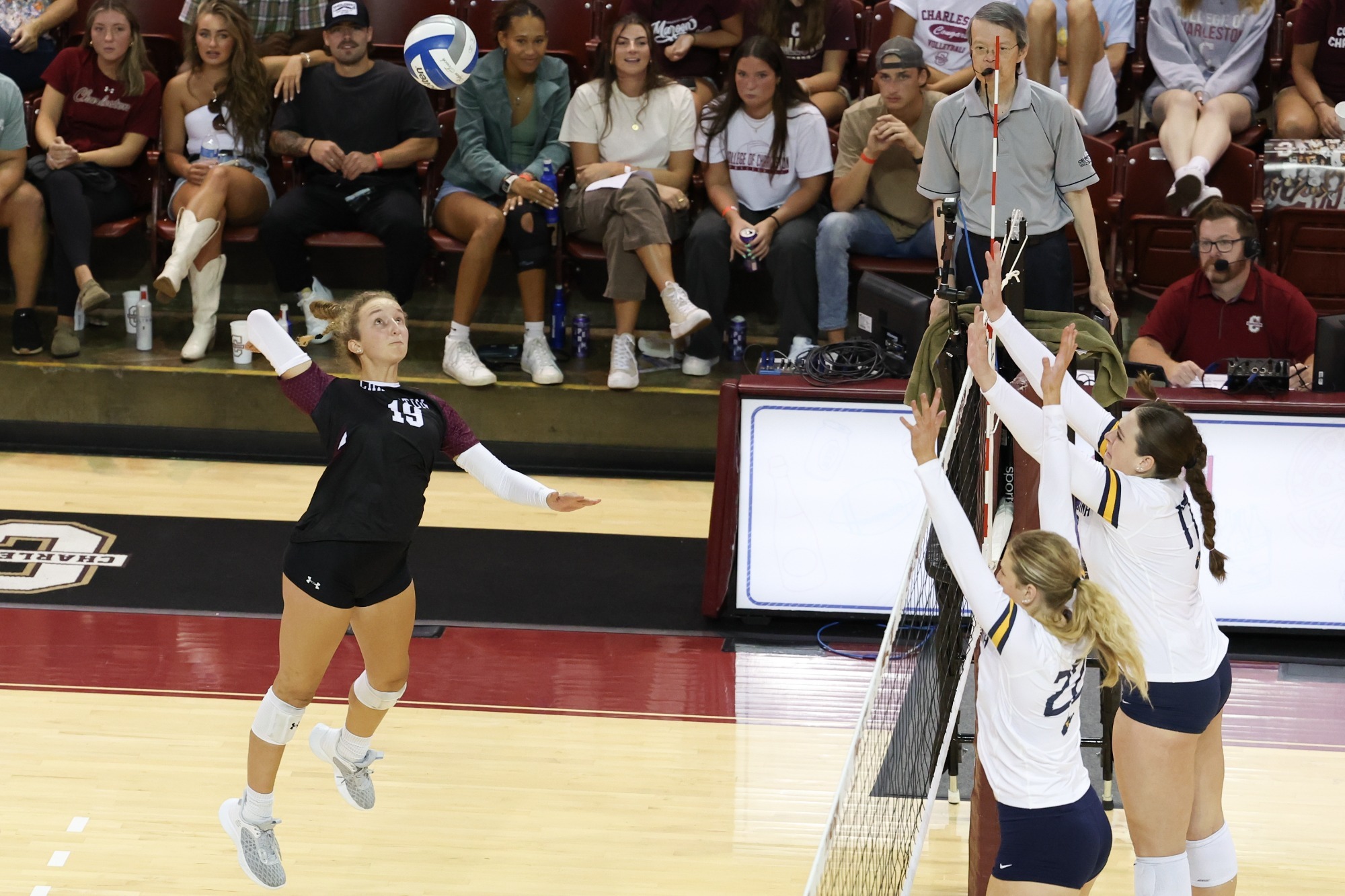 Kaylin Collins - Volleyball - College of Charleston Athletics
