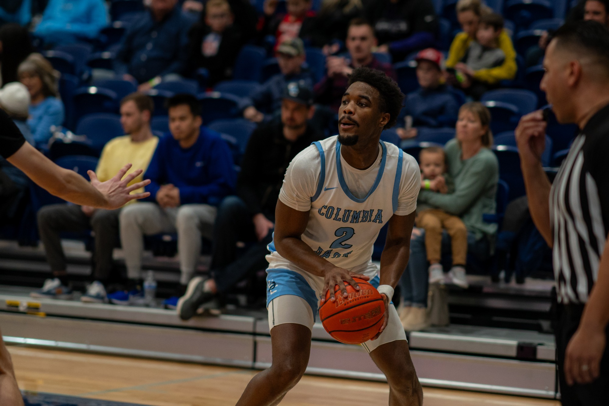 Barker/Williams dominate the paint as Hawks soar over Knights ...