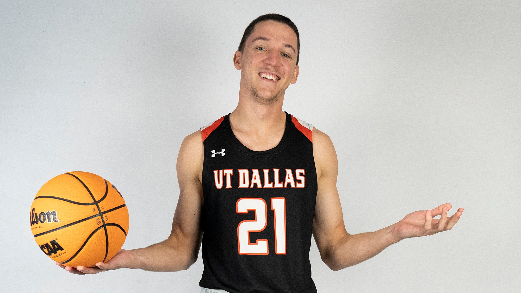 Comets Win Metroplex Battle over Crusaders 82-60 - University of Texas at Dallas Athletics