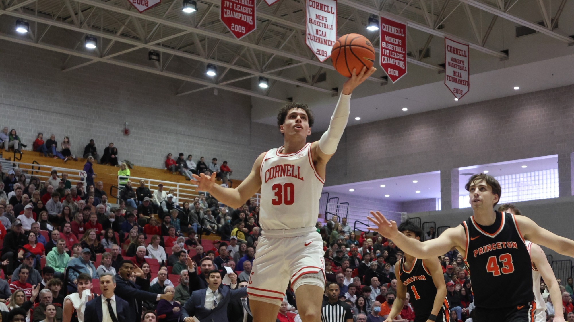 Giant First Half Run Gives Men's Basketball 83-68 Victory Over ...
