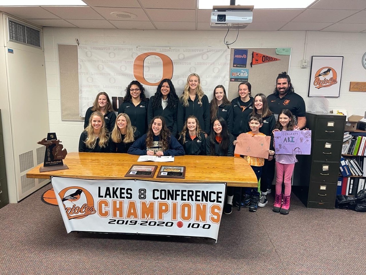Ludington native Abi Bandstra signs with Women’s Basketball ...