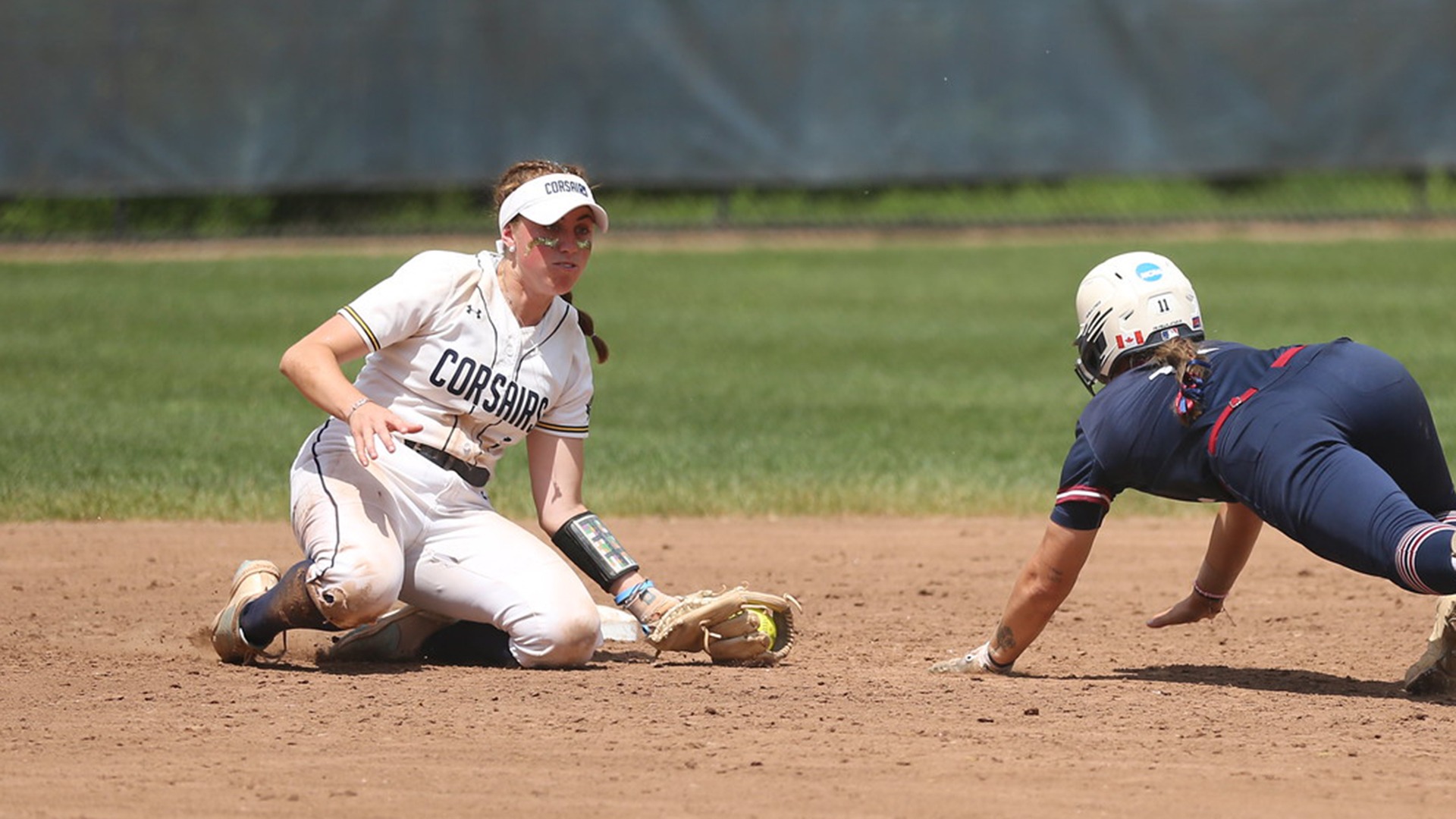 Softball Defeats EastConn, 4-3; Plays for LEC Title at 2:50pm - UMass Dartmouth