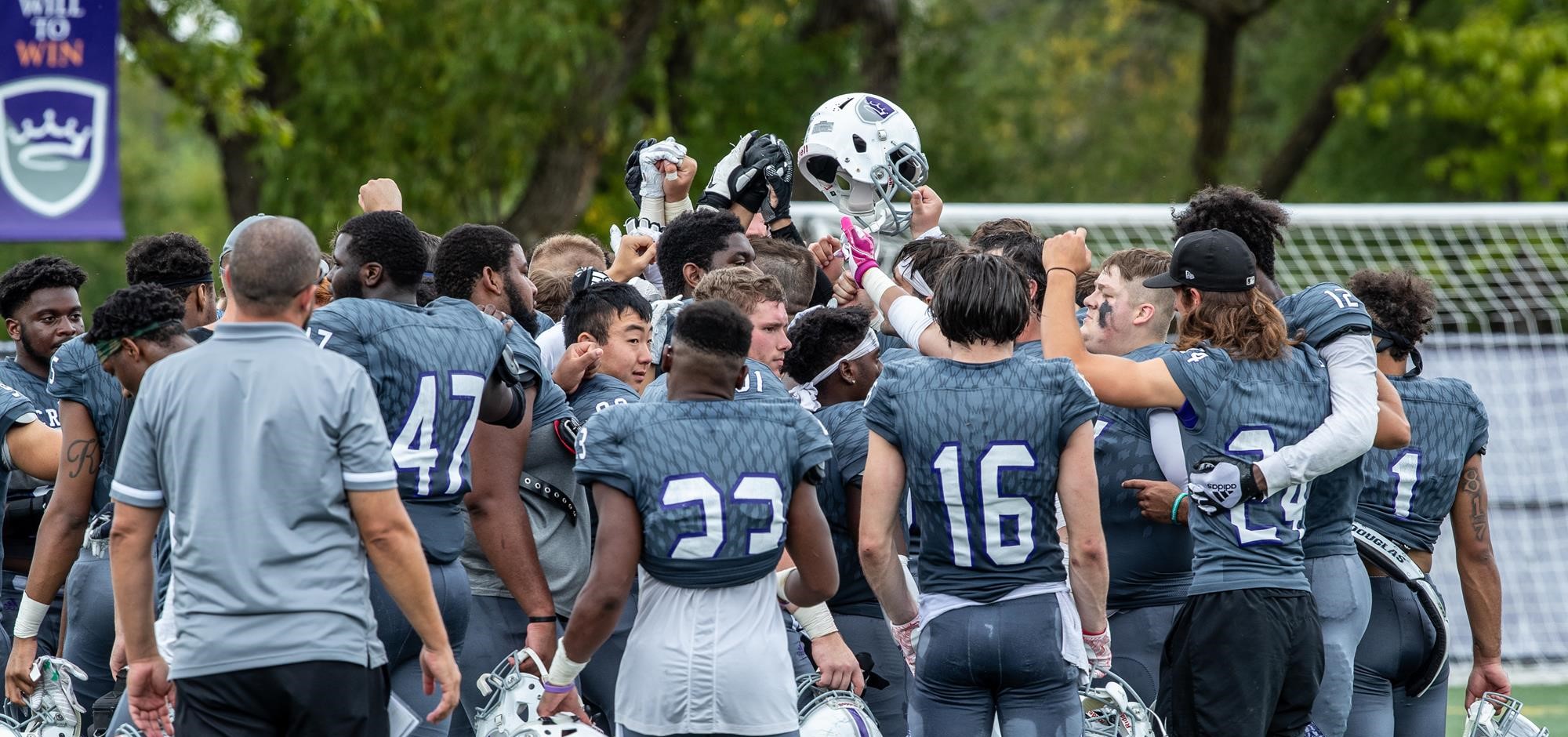 Football Ends Season with Loss to Northwestern - Crown College Athletics
