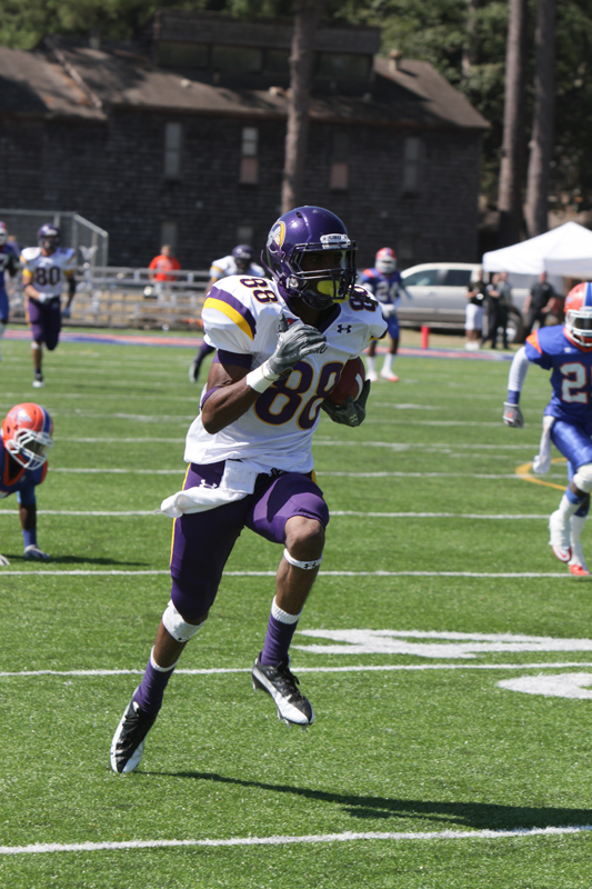 Damian Davis - Football - University of Mary Hardin-Baylor Athletics