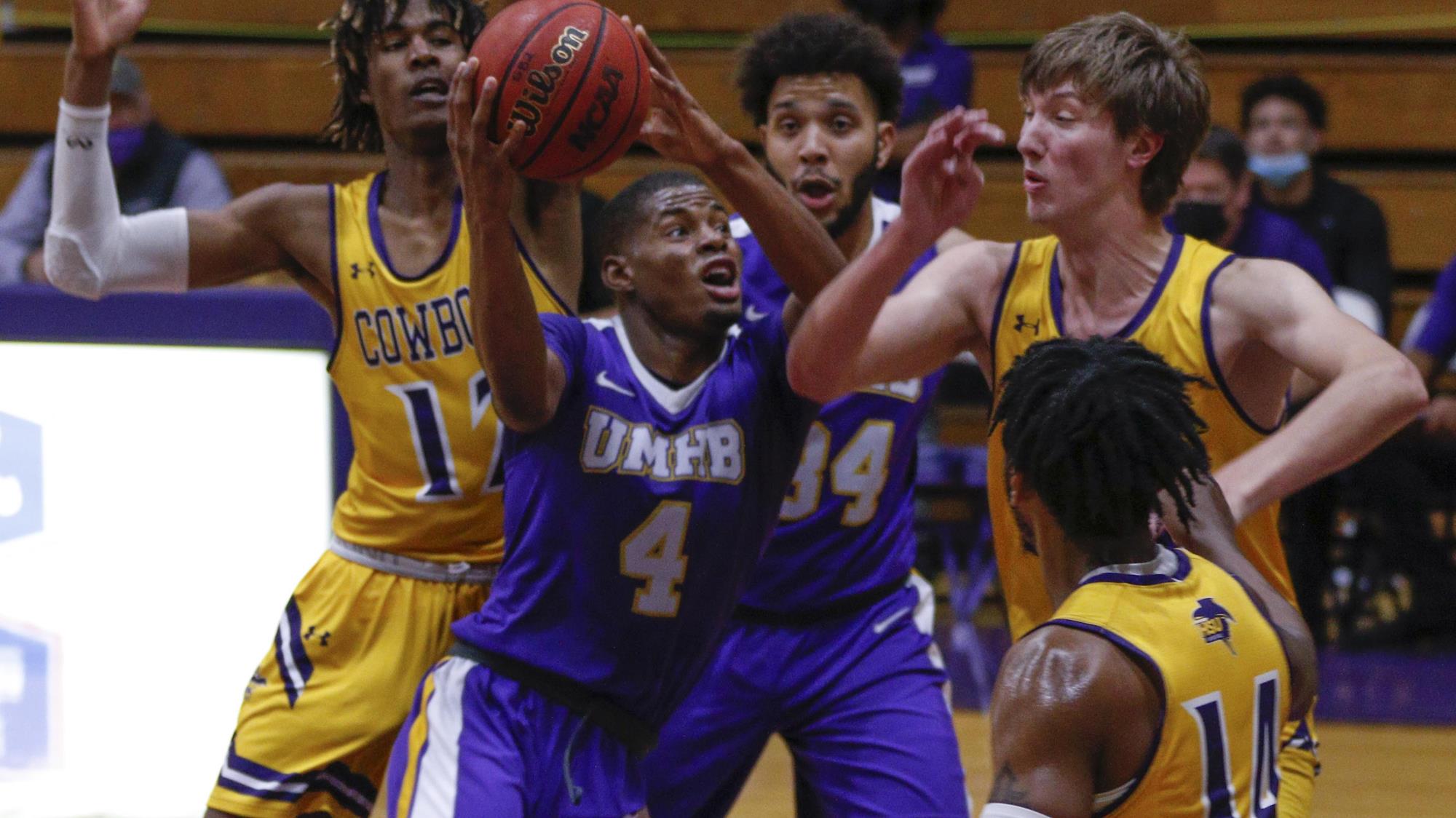 Men's Basketball tops Hardin-Simmons to give Carroll first UMHB victory ...