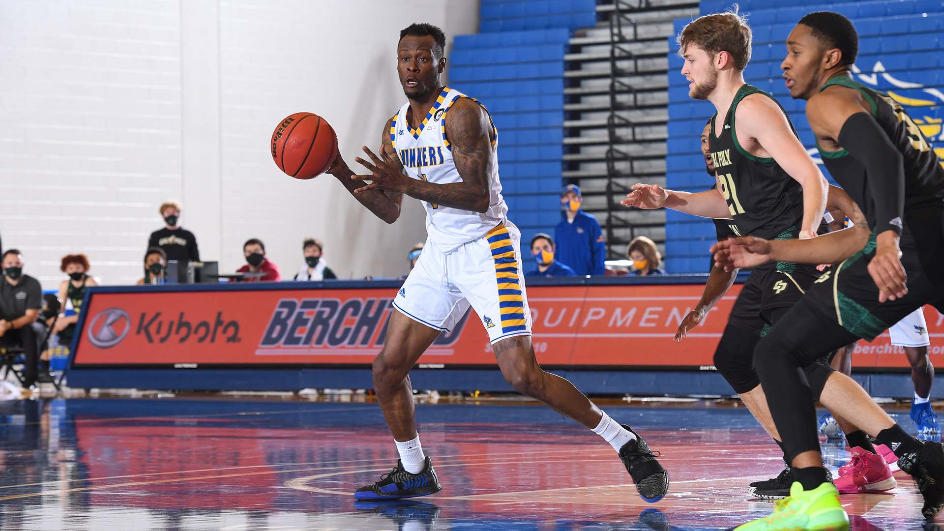 `Runners Prevail In Battle of Top 20 Defenses - California State ...