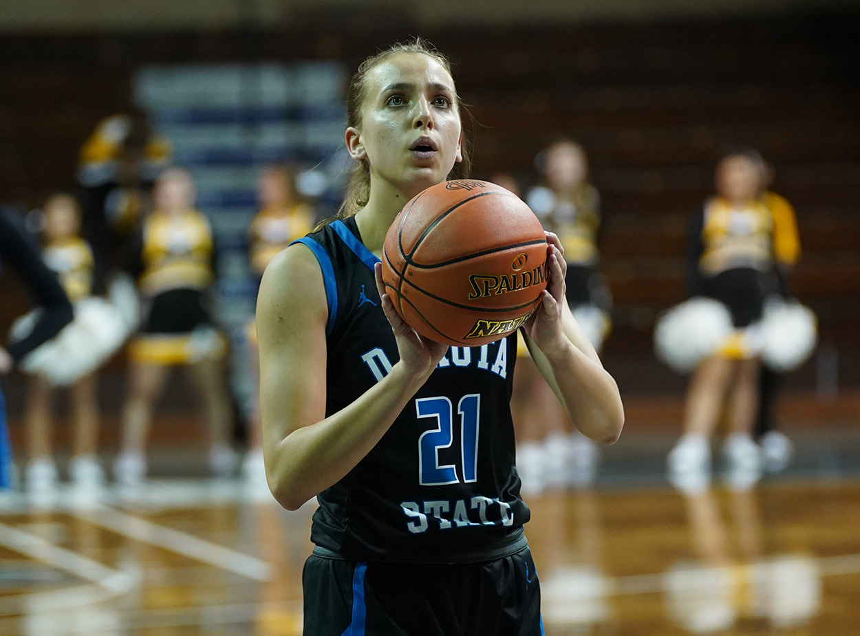 Angela Slattery - 2023-24 - #9 Women's Basketball - Dakota State University