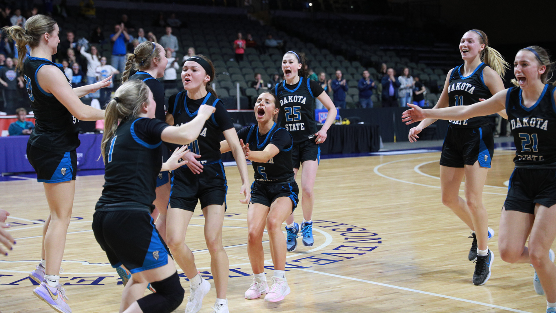 (9) DSU wins rematch with (4) IWU, advances to NAIA WBK national ...