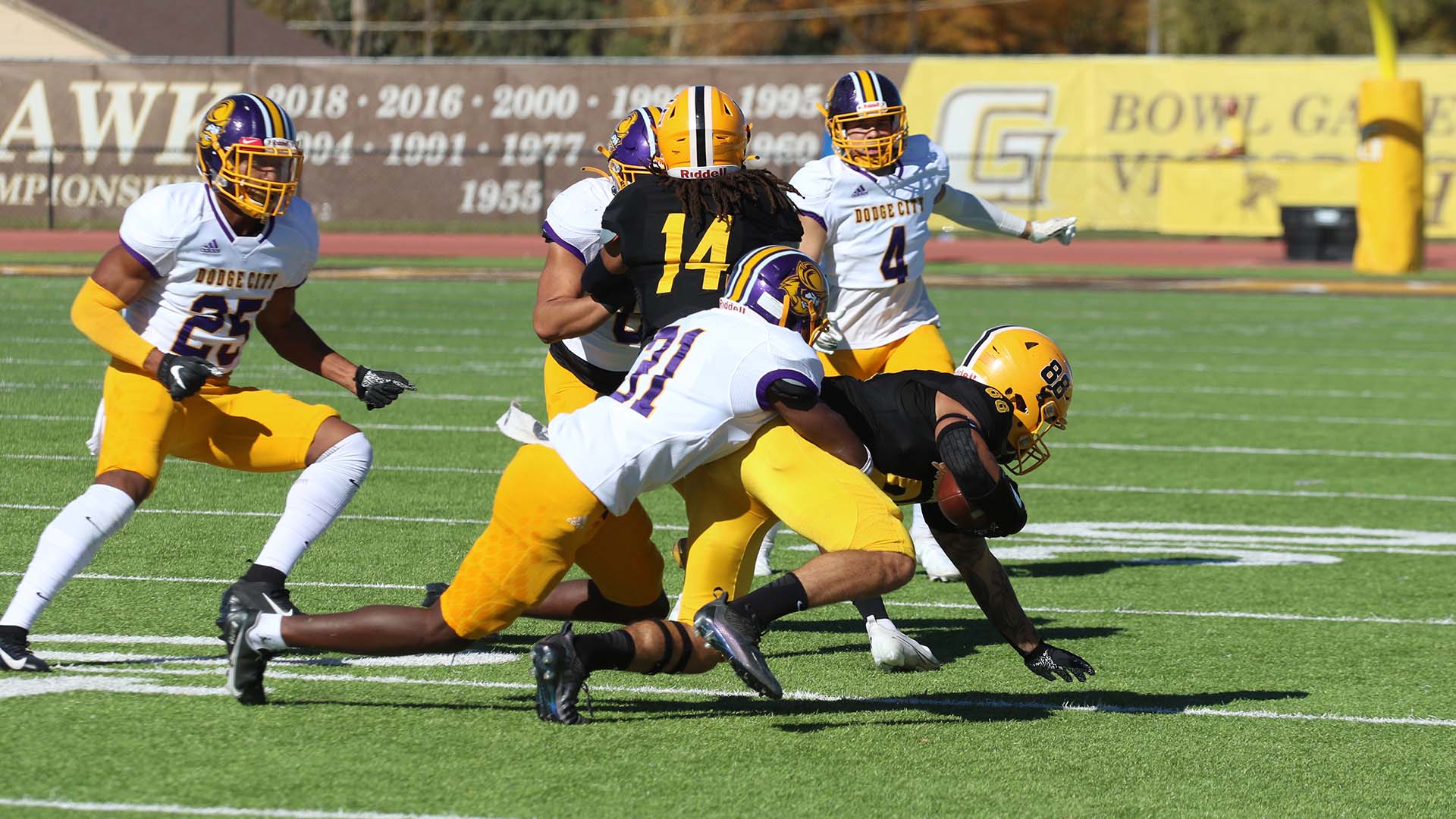 Football Battles Garden City in First Round of Region VI KJCCC Playoffs ...