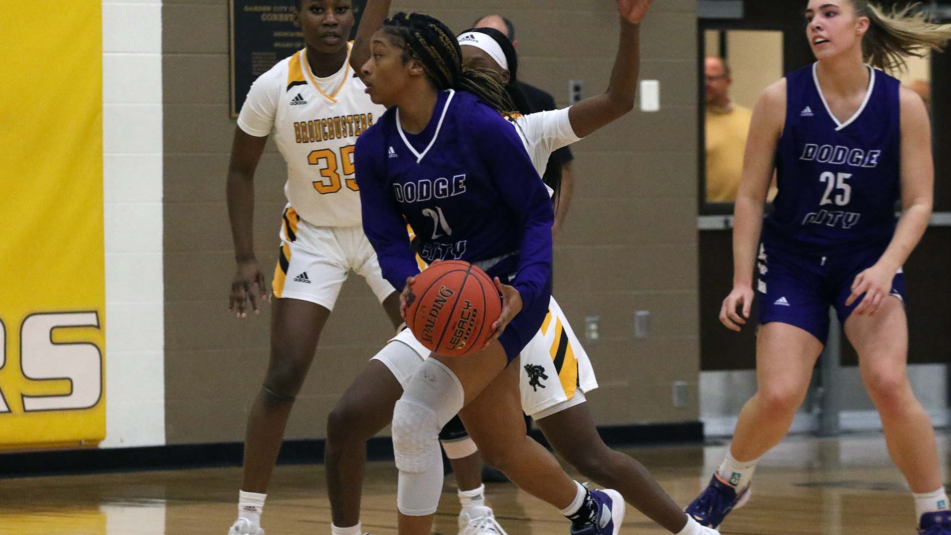 Women's Basketball Loses Close Game at Garden City - Dodge City ...