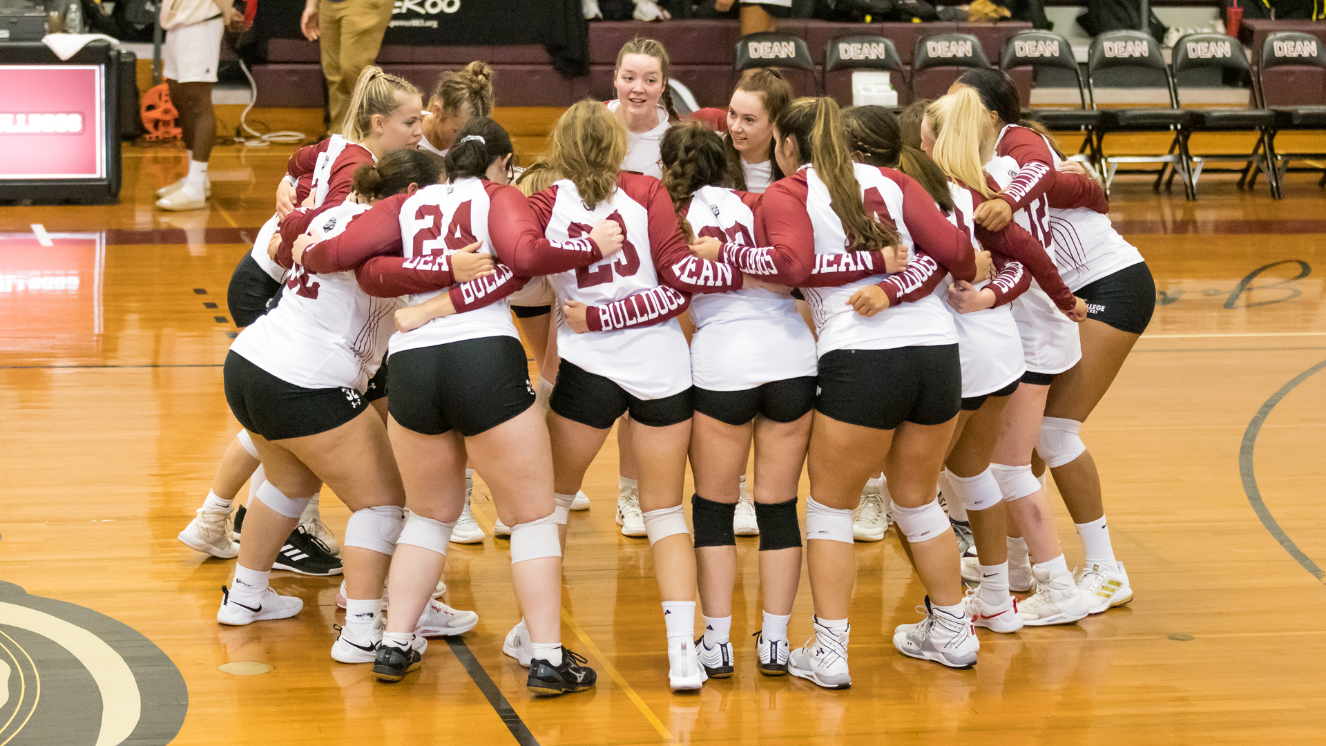 Women's Volleyball Concludes Season with GNAC Tri-Match - Dean College