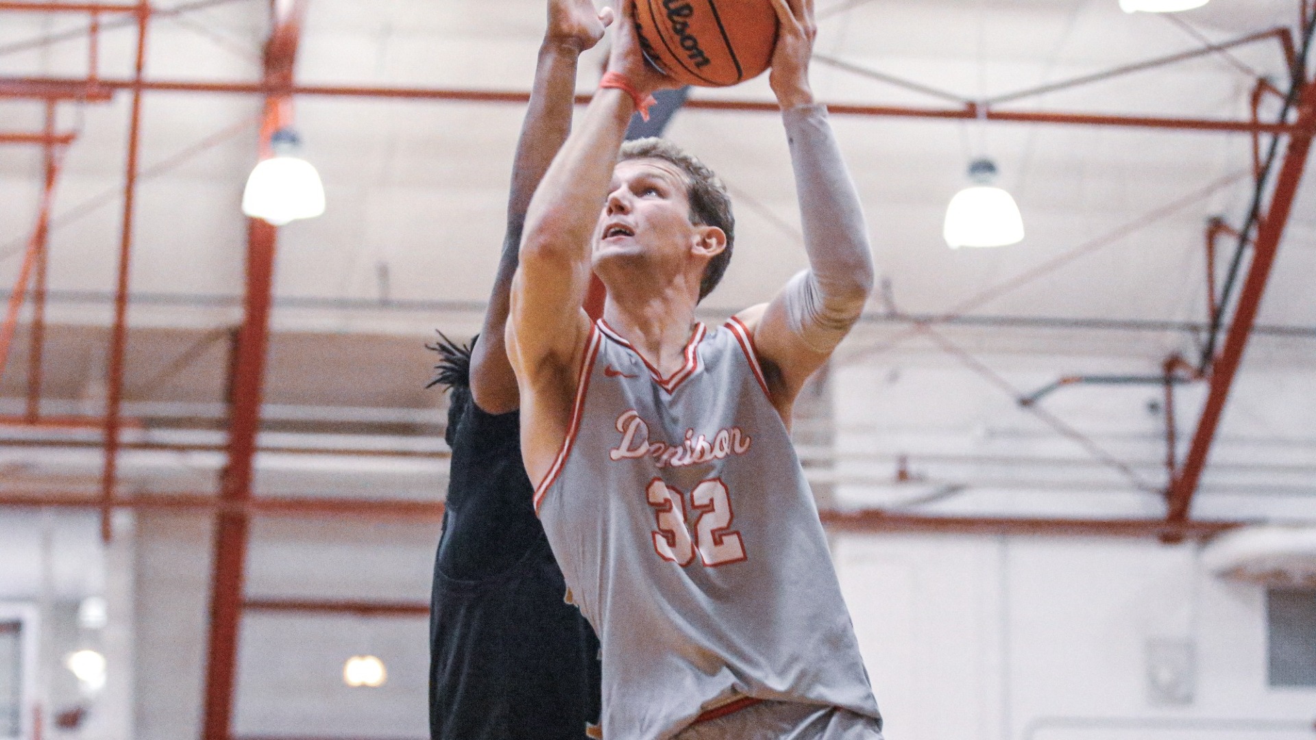 Men’s basketball scores 100 points in first game at W&L Holiday ...