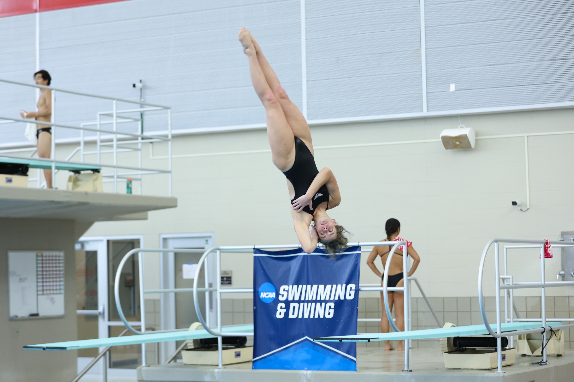 Big Red divers finish strong on final day of Regionals - Denison University
