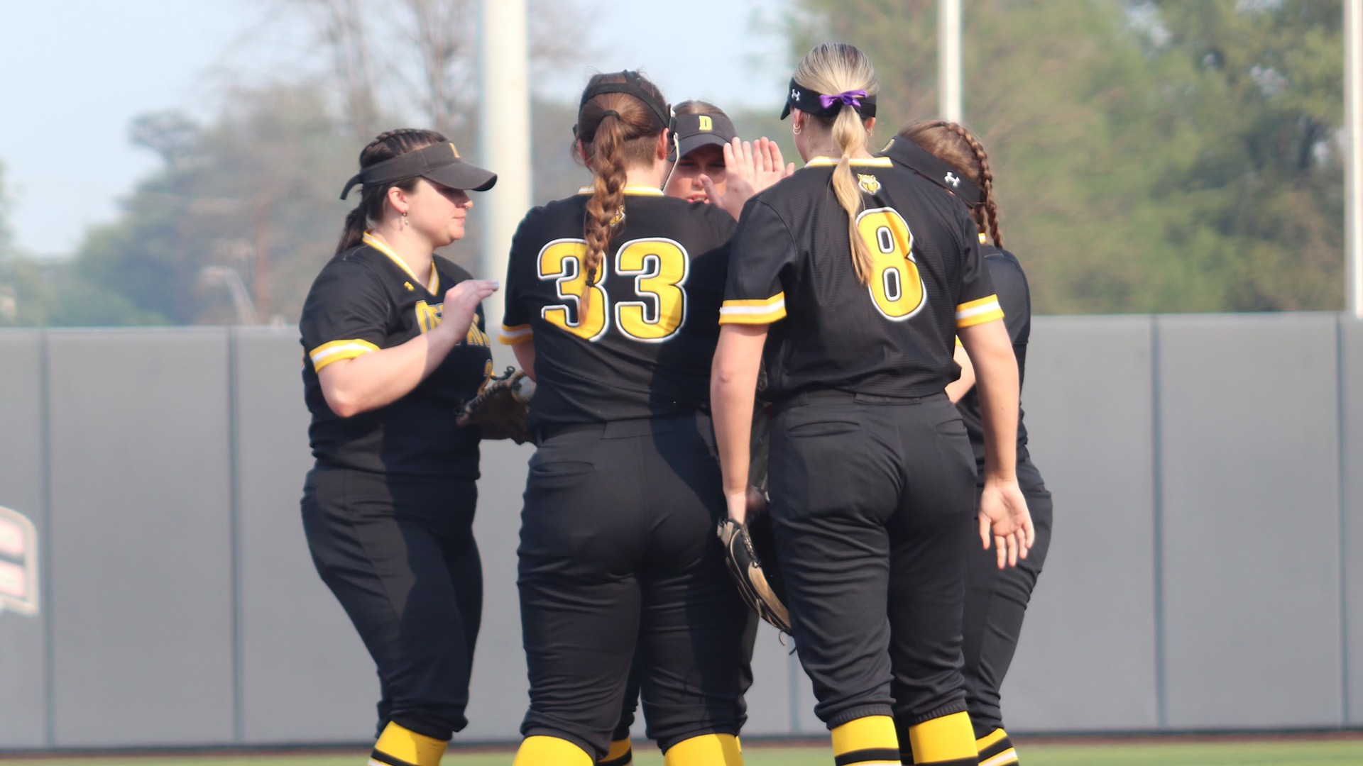 Tigers Drop Pair to Seventh-Ranked East Texas Baptist - DePauw University