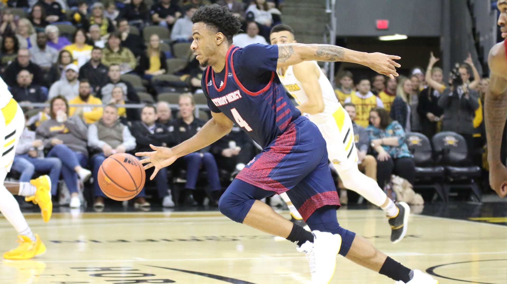 Davis, Rose Jr. Tally 20 In Road Setback At UIC - University of Detroit ...