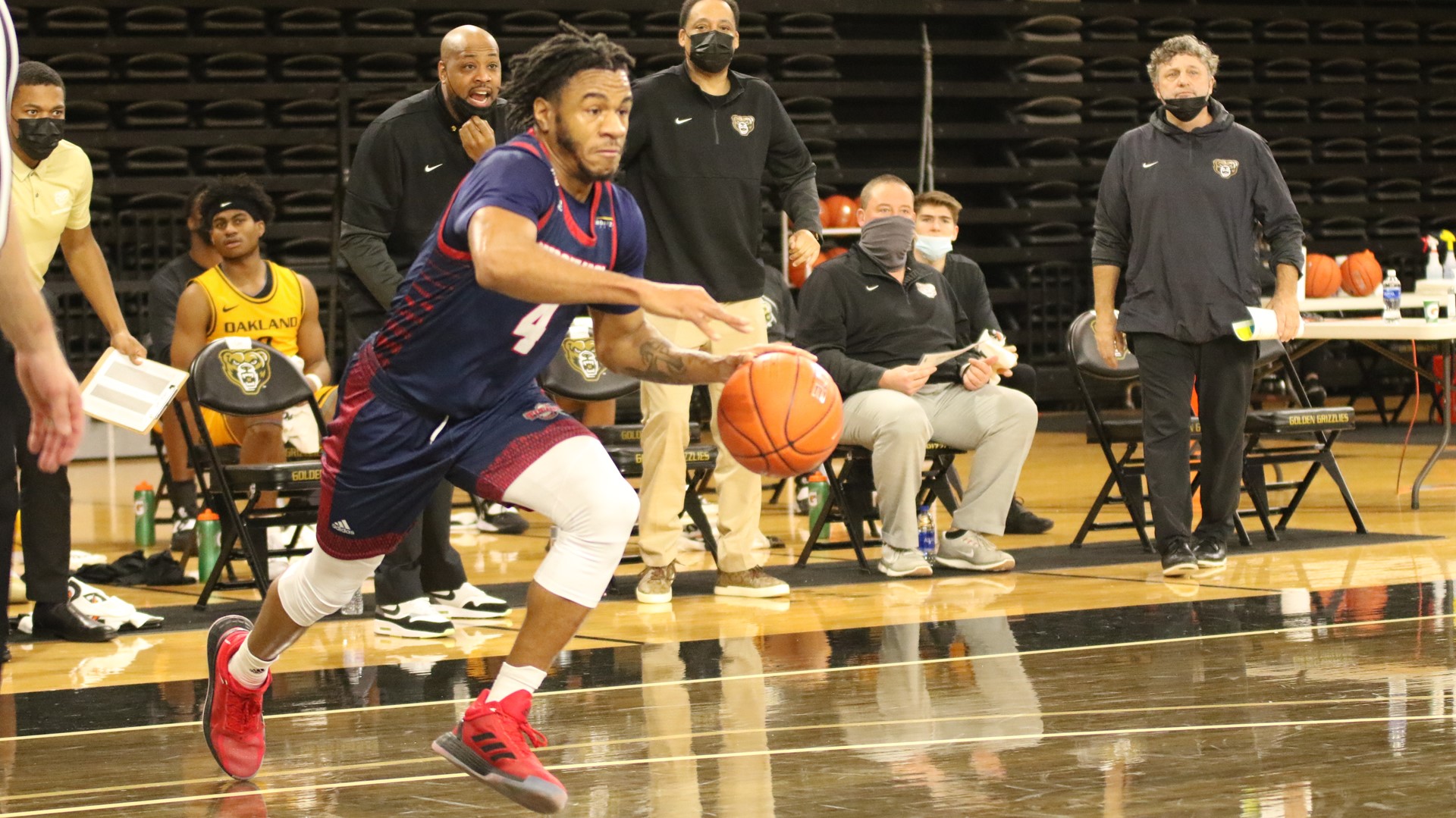 Titans Shoot Their Way Past Golden Grizzlies in 82-72 Road Victory ...