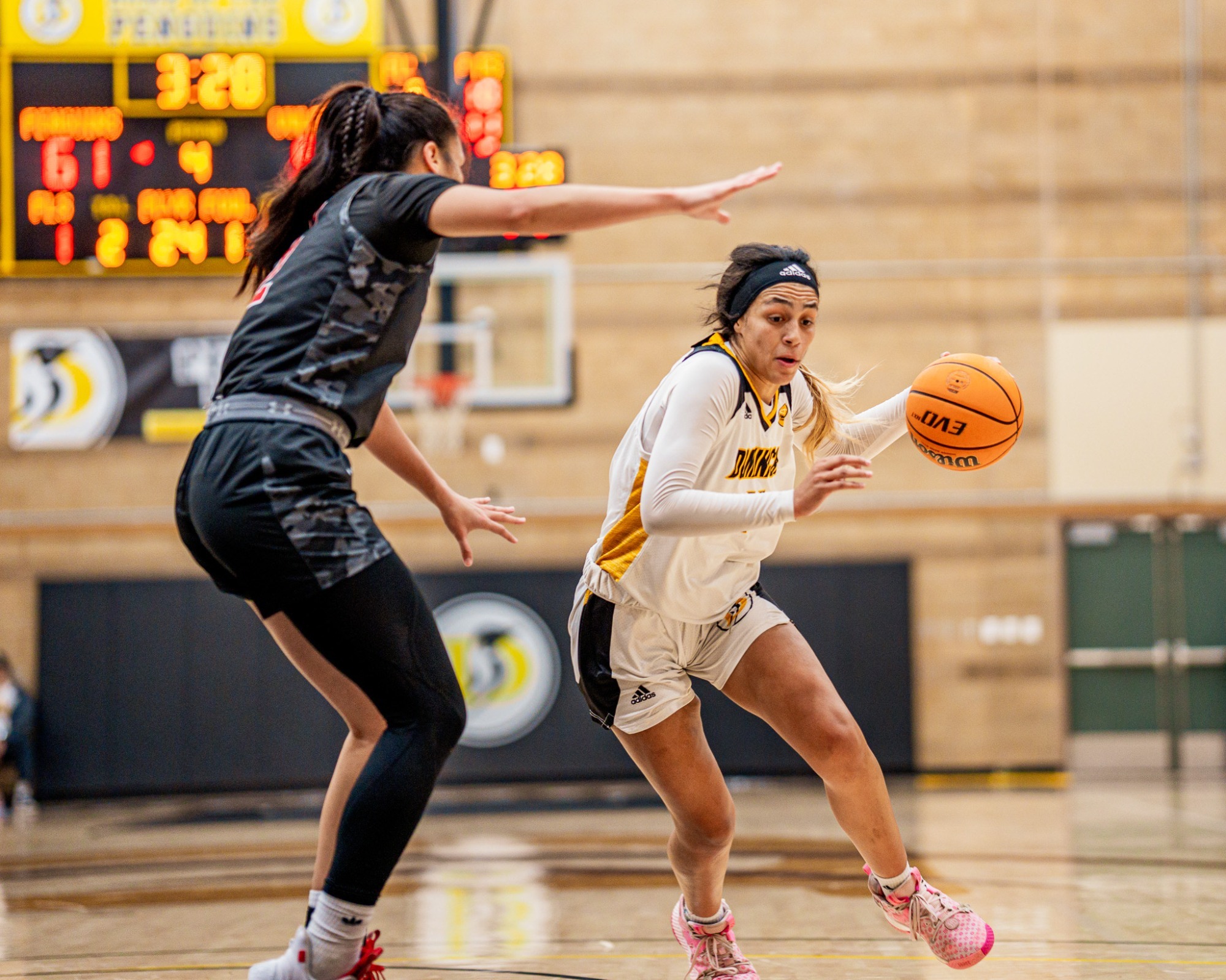 Neal's 26-point night puts Dominican back in the win column with double ...