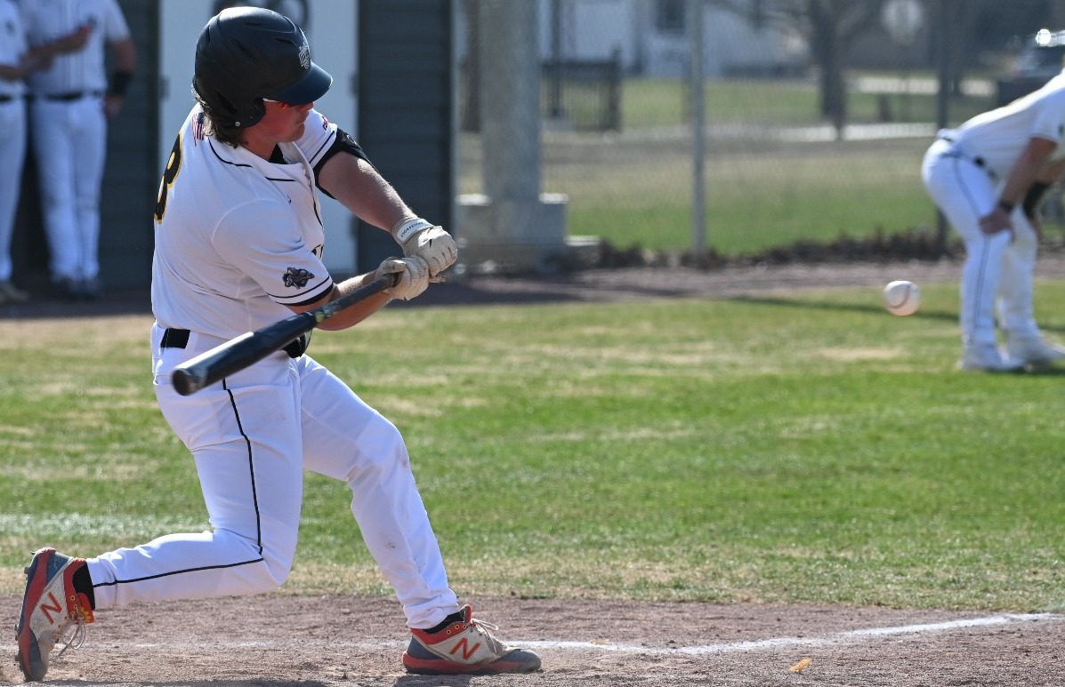 Baseball Splits With Morningside - Dordt University
