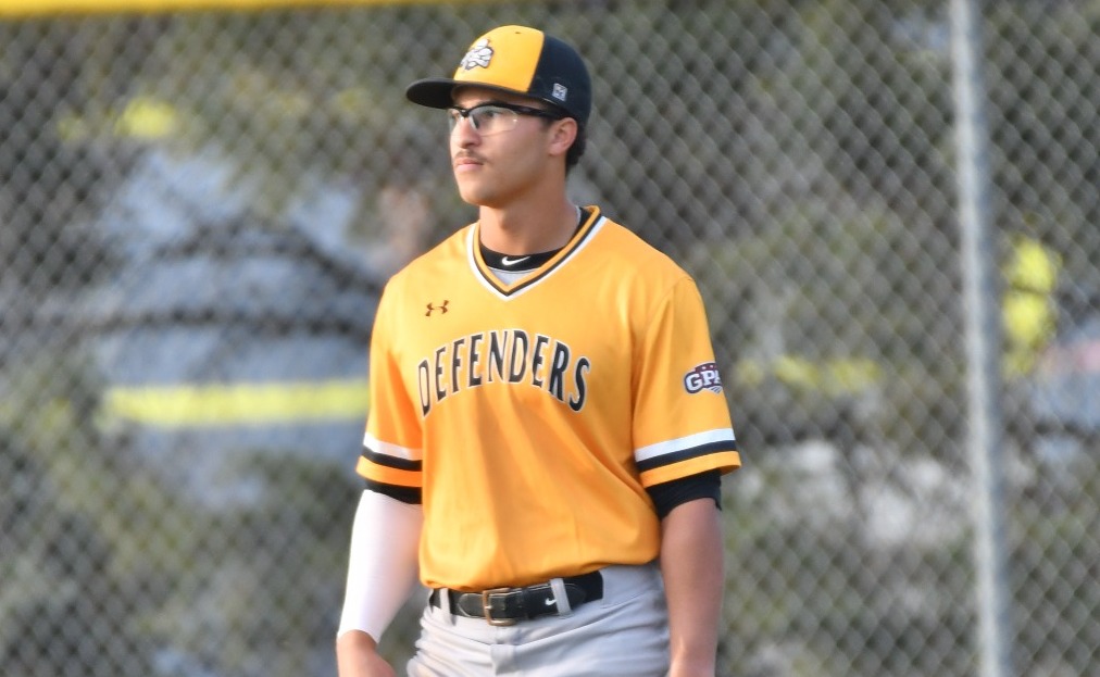 Defenders Split Saturday Baseball Games - Dordt University